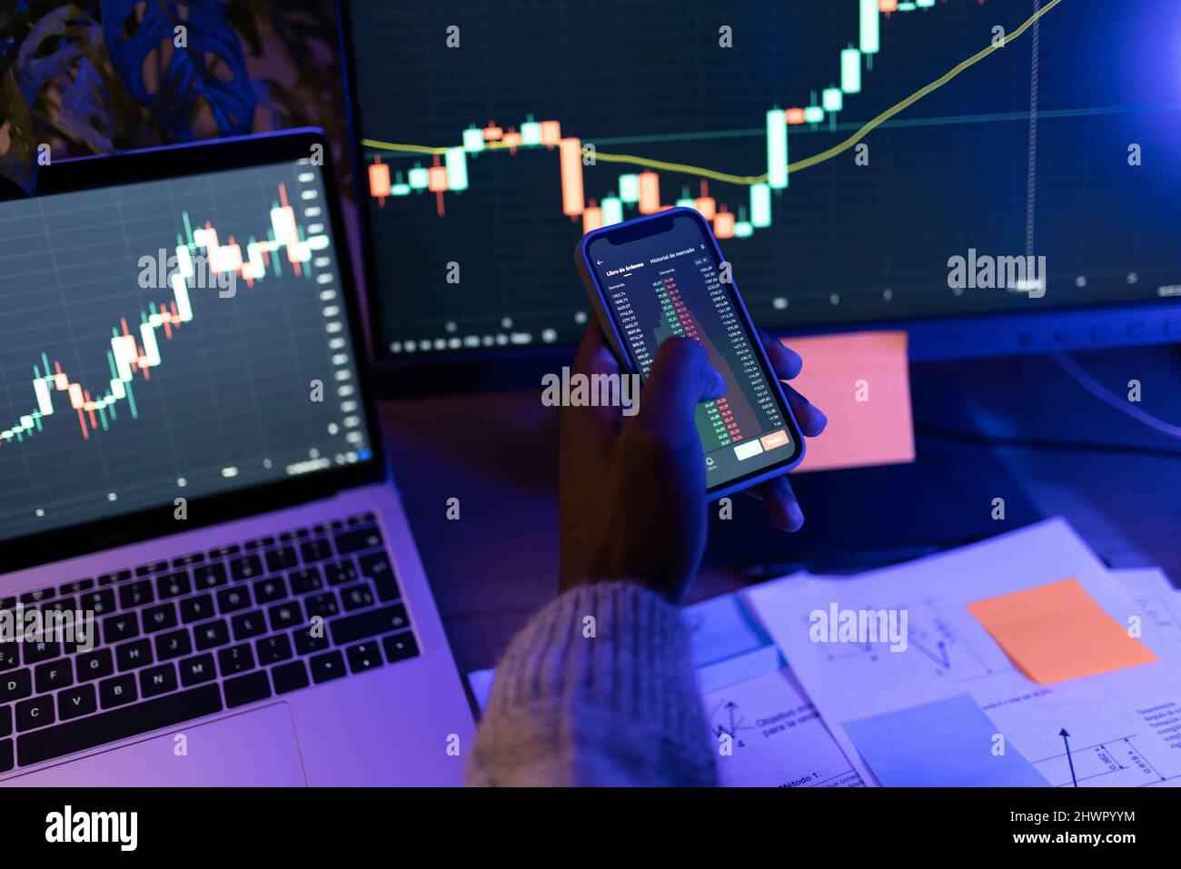 Night trading hi-res stock photography and images - Alamy