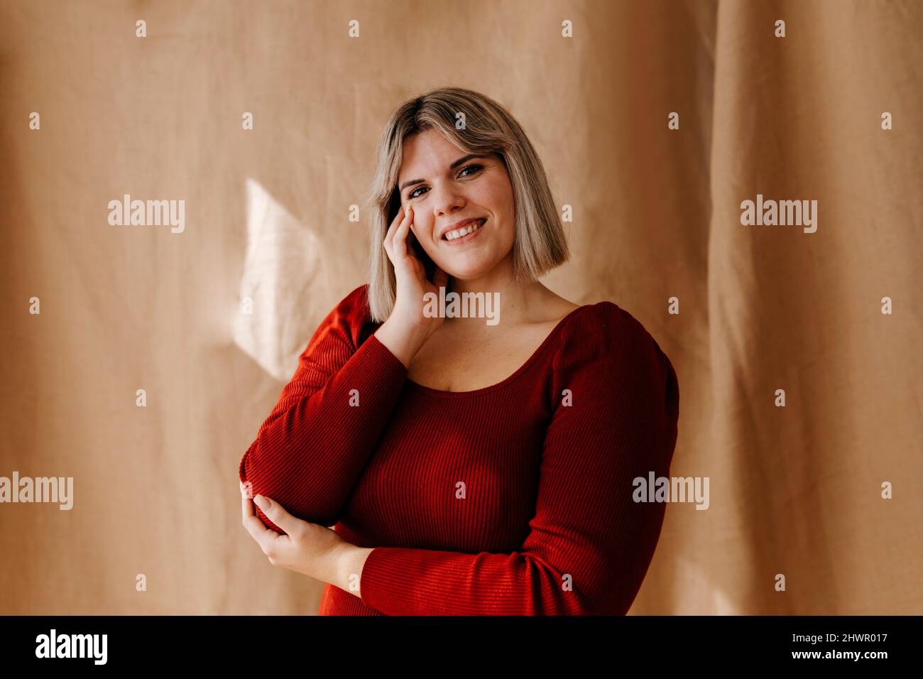 Cheek on hand hi-res stock photography and images - Alamy