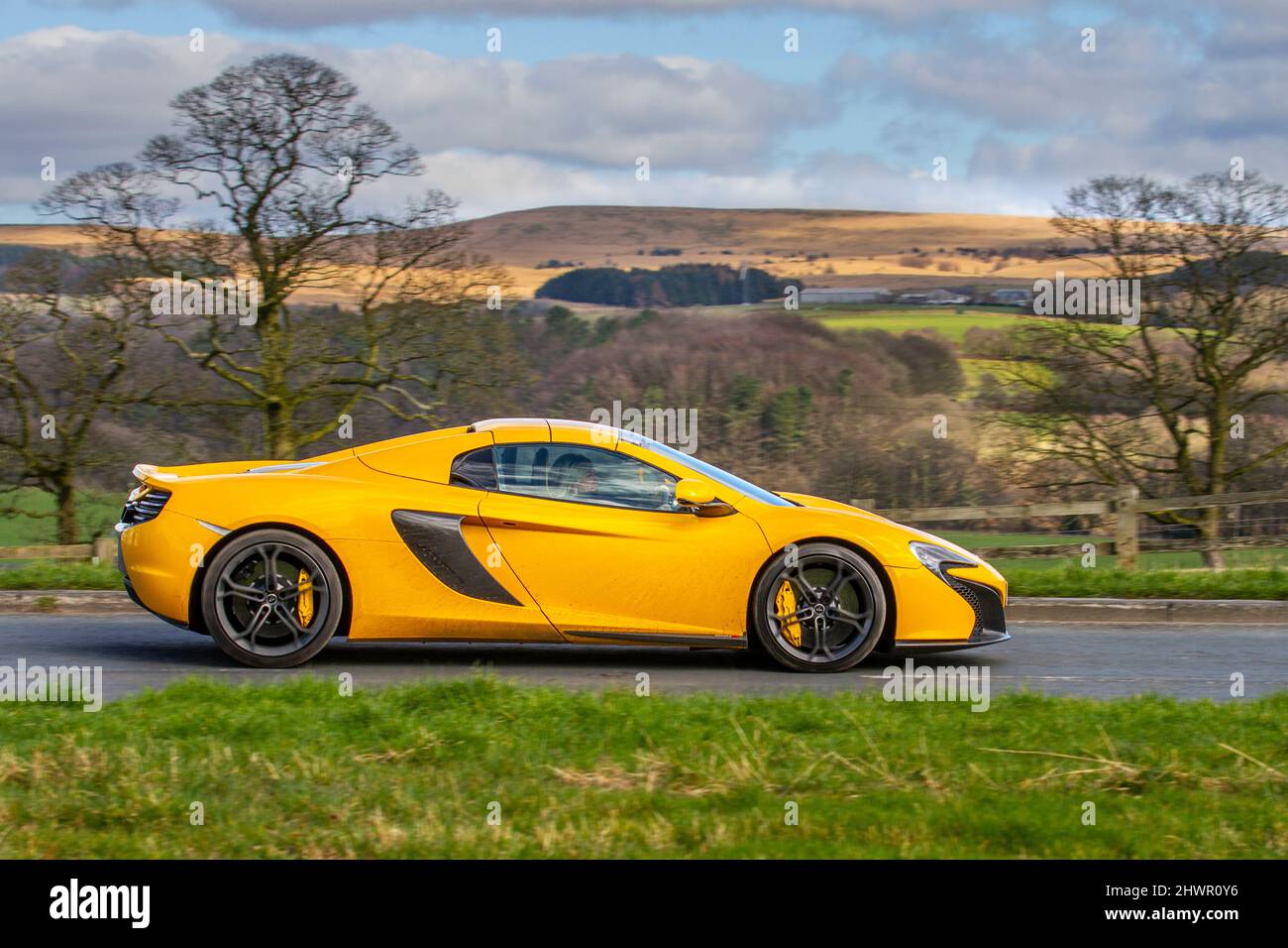 Moving car side view traffic light hi-res stock photography and images ...