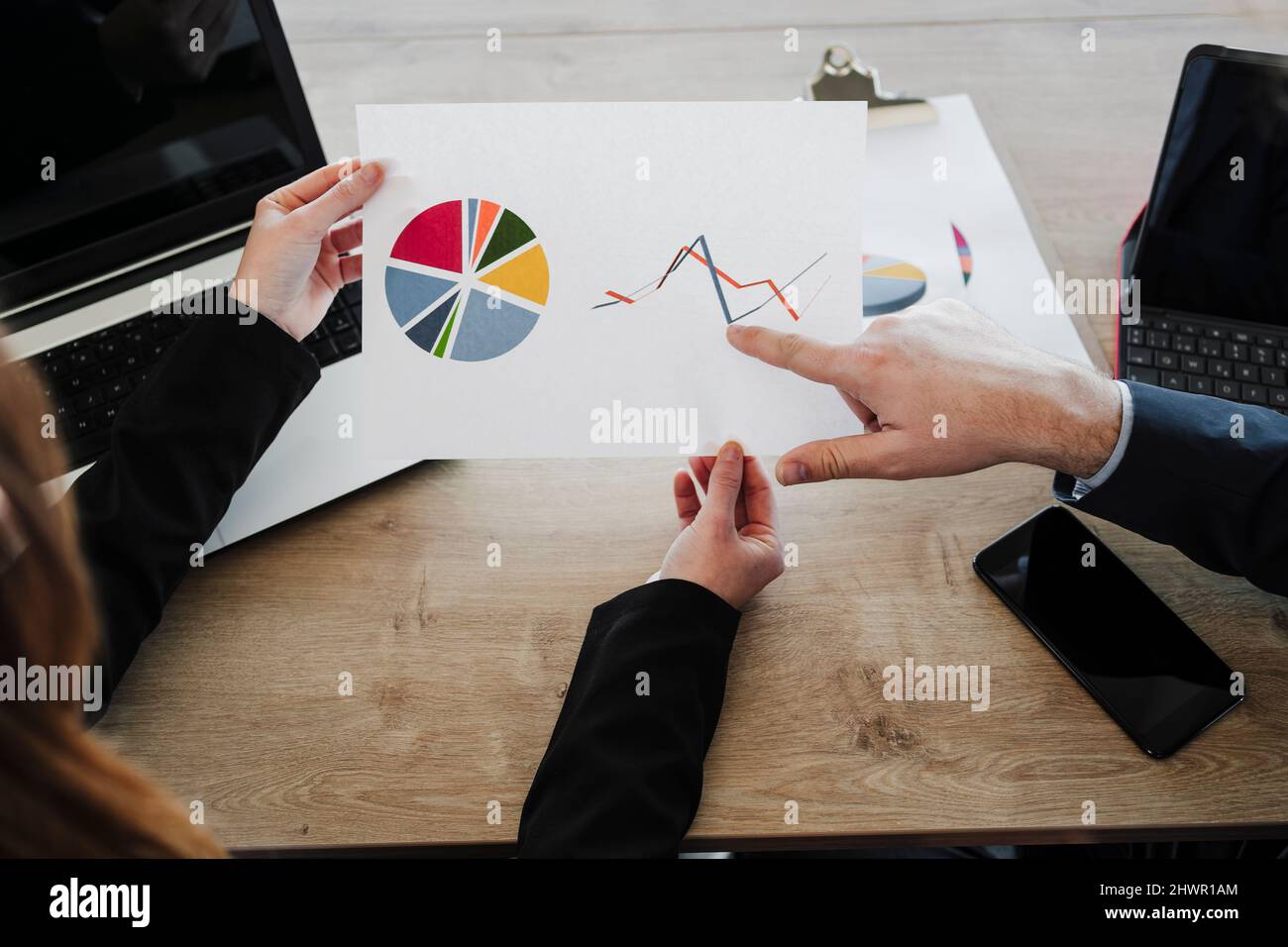 Man pointing at chart and graph hi-res stock photography and images - Alamy