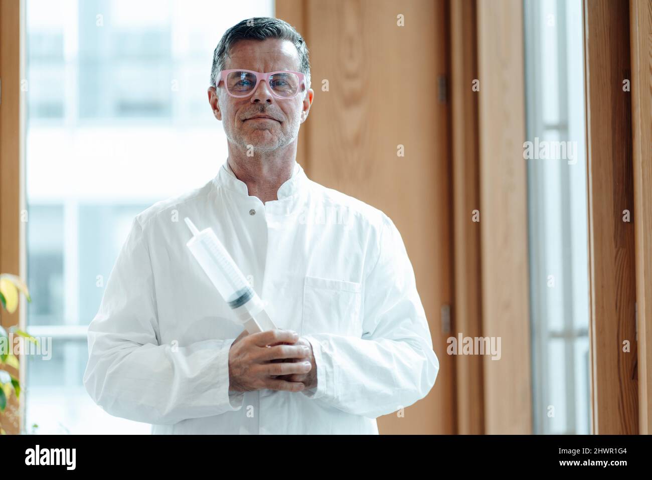 Scientist holding syringe at medical clinic Stock Photo - Alamy