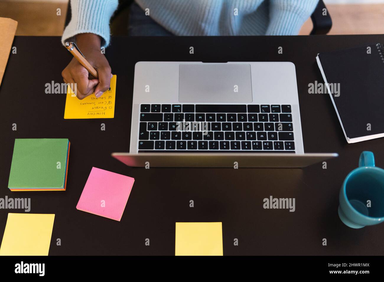 Desk food post it hi-res stock photography and images - Alamy