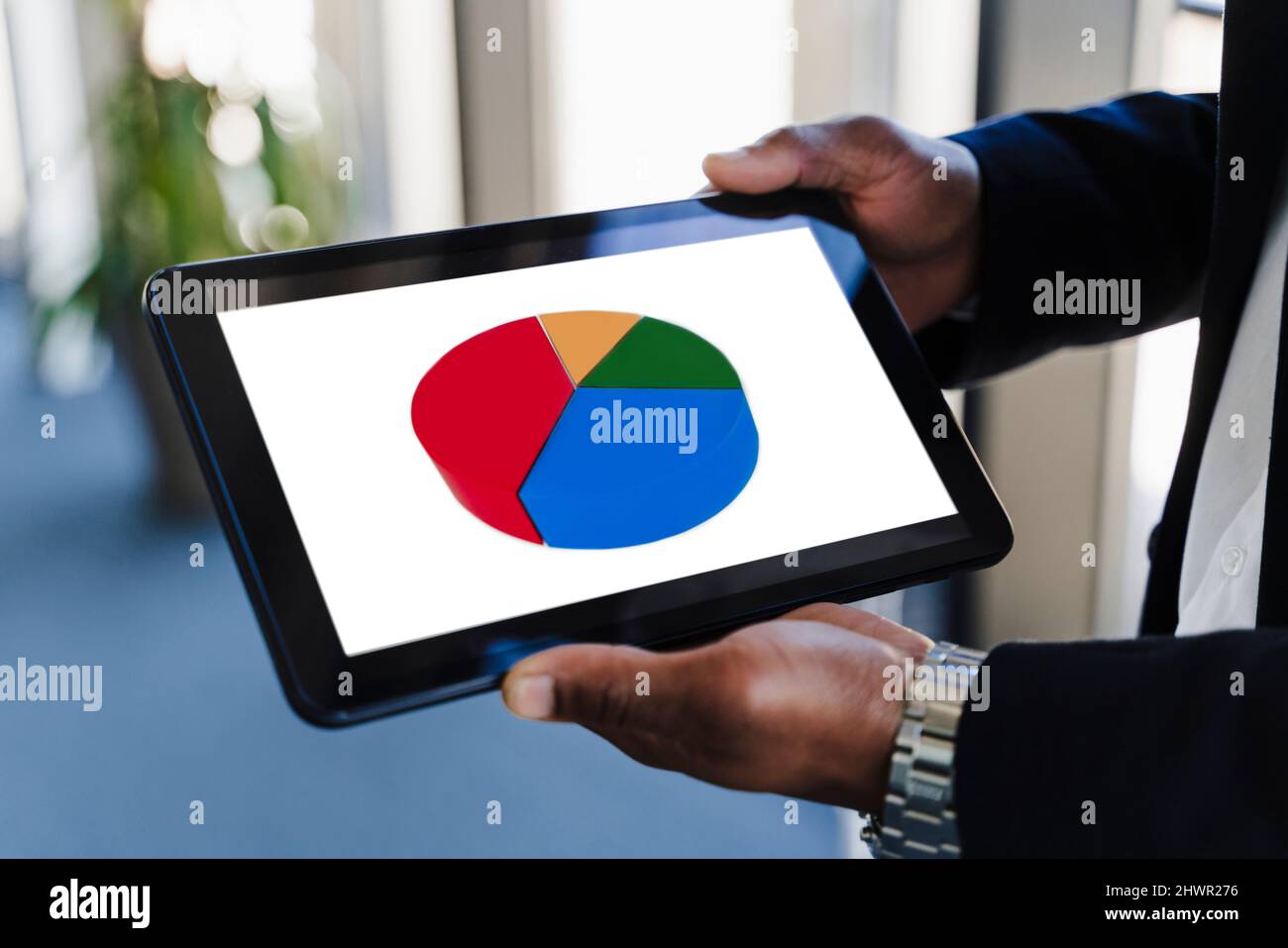 Businessman showing diagram on hi-res stock photography and images - Alamy