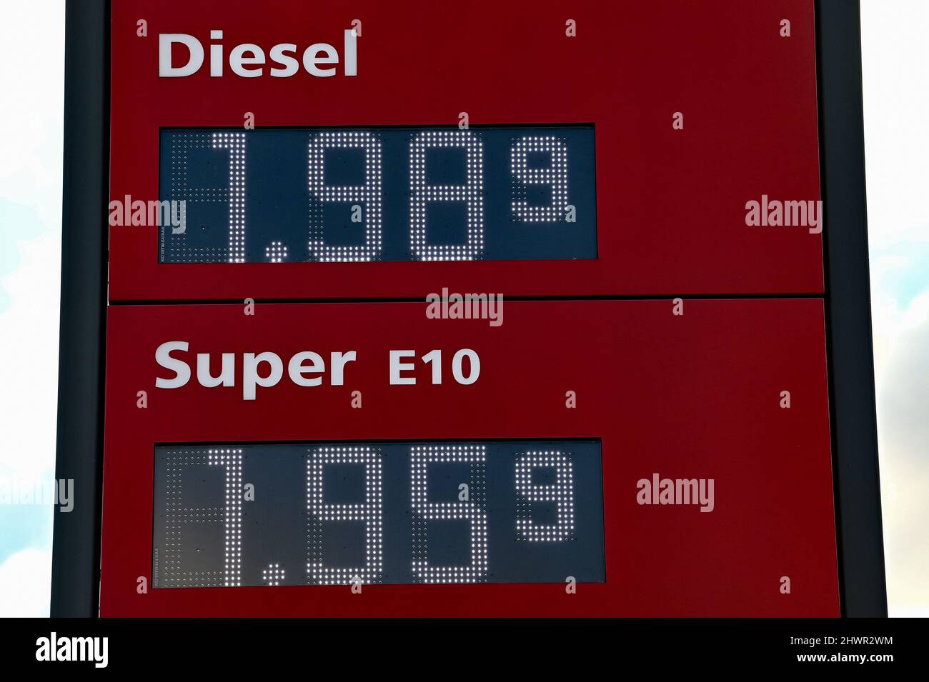 07 March 2022, Brandenburg, Cottbus: On a display at a gas station, a ...