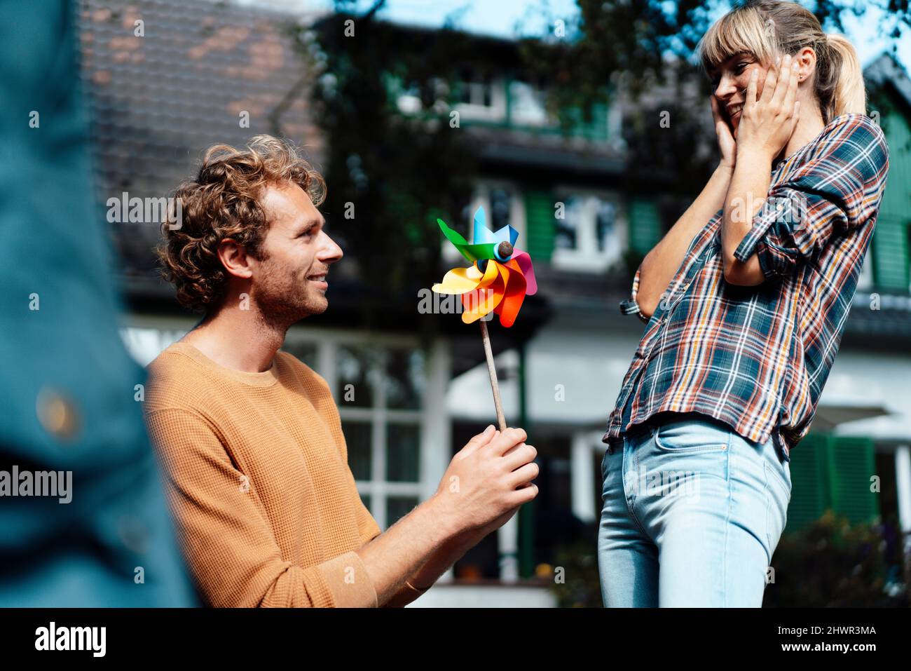 Man proposing to woman hi-res stock photography and images - Alamy