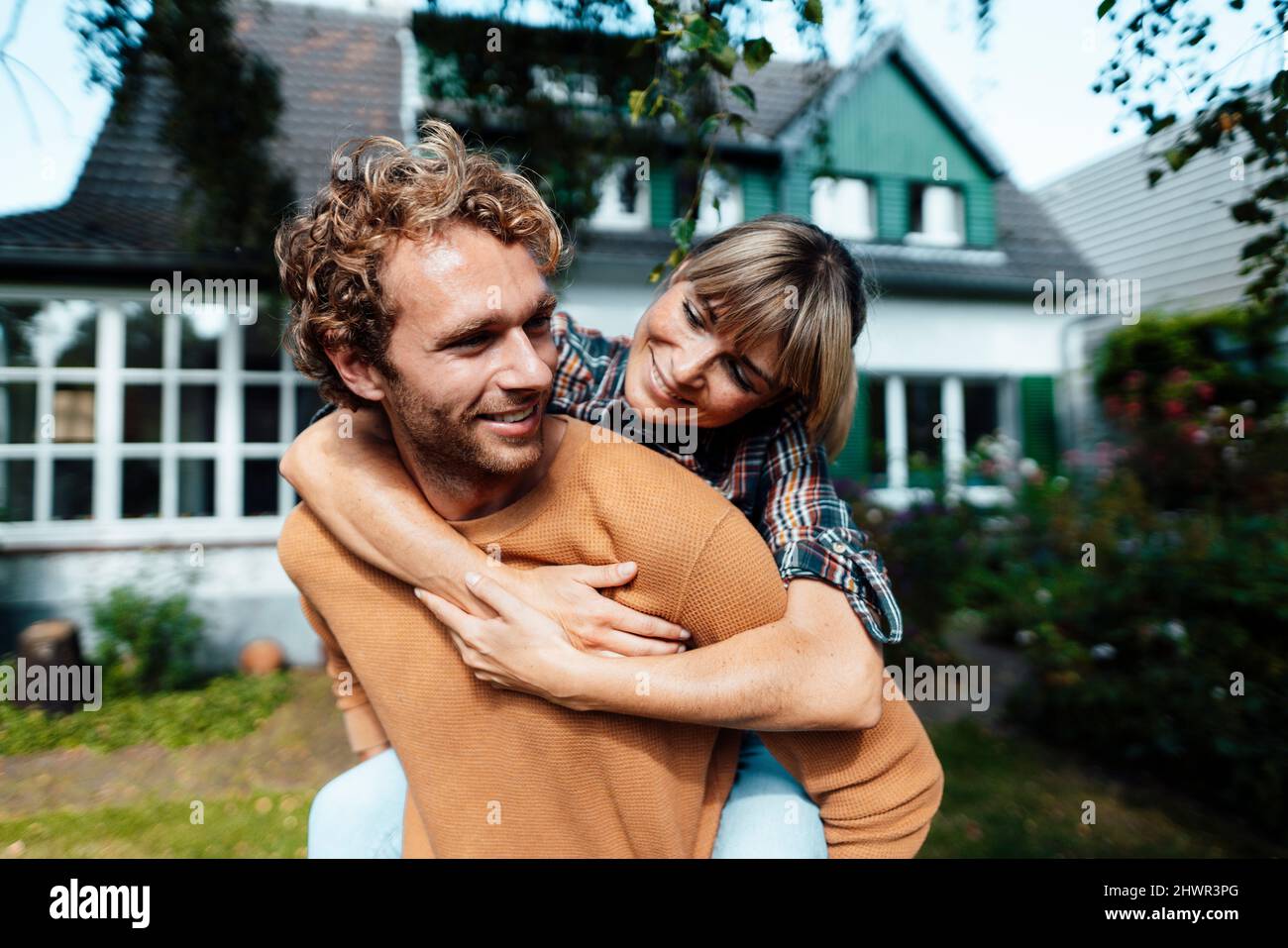 Piggyback house hi-res stock photography and images - Alamy