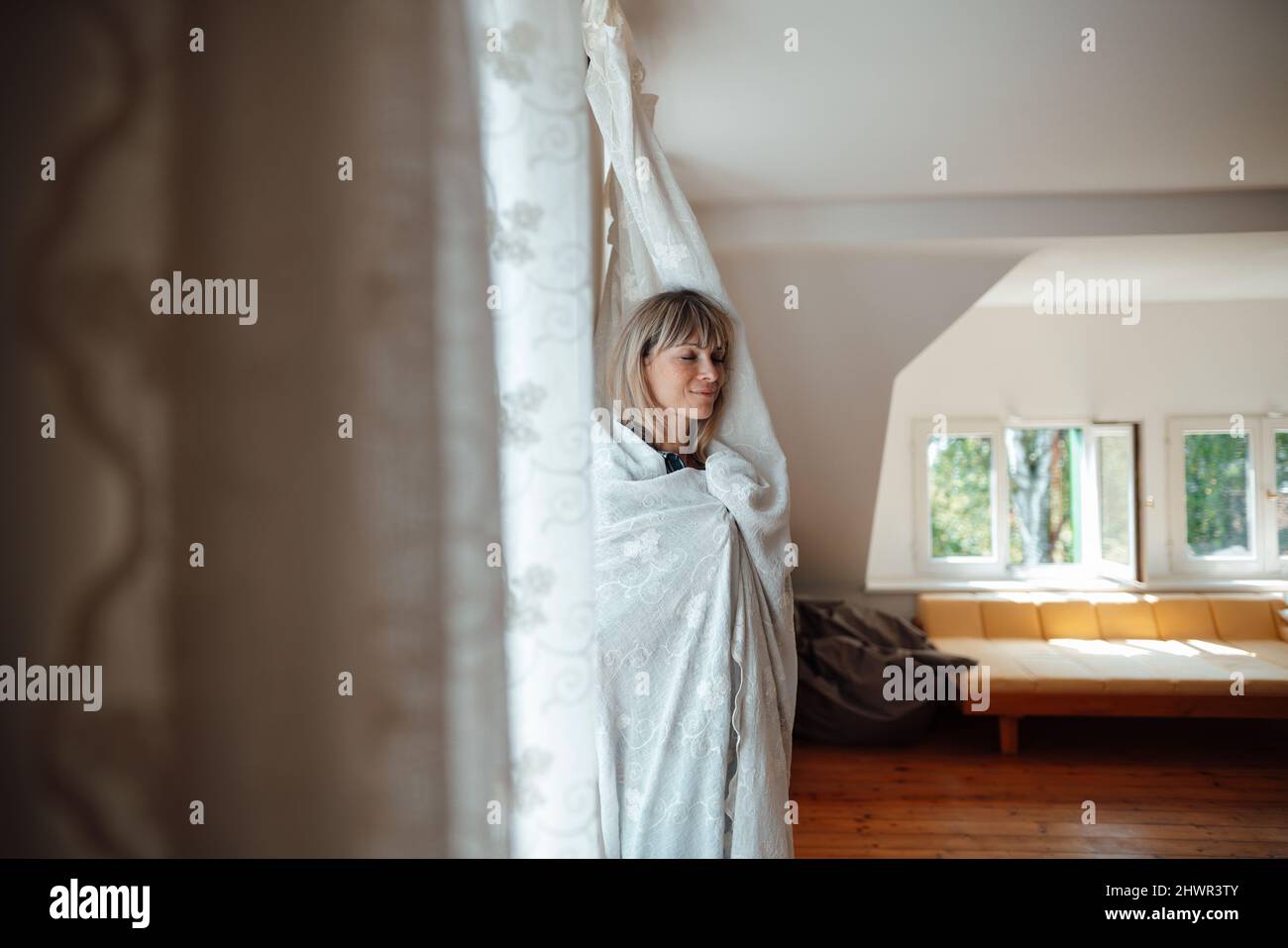 Closed curtain hi-res stock photography and images - Alamy