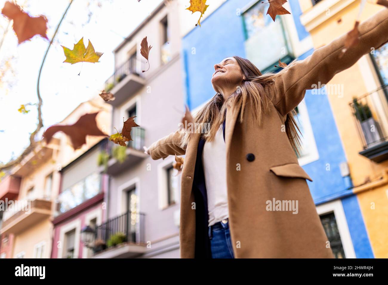 Arms falling hi-res stock photography and images - Alamy