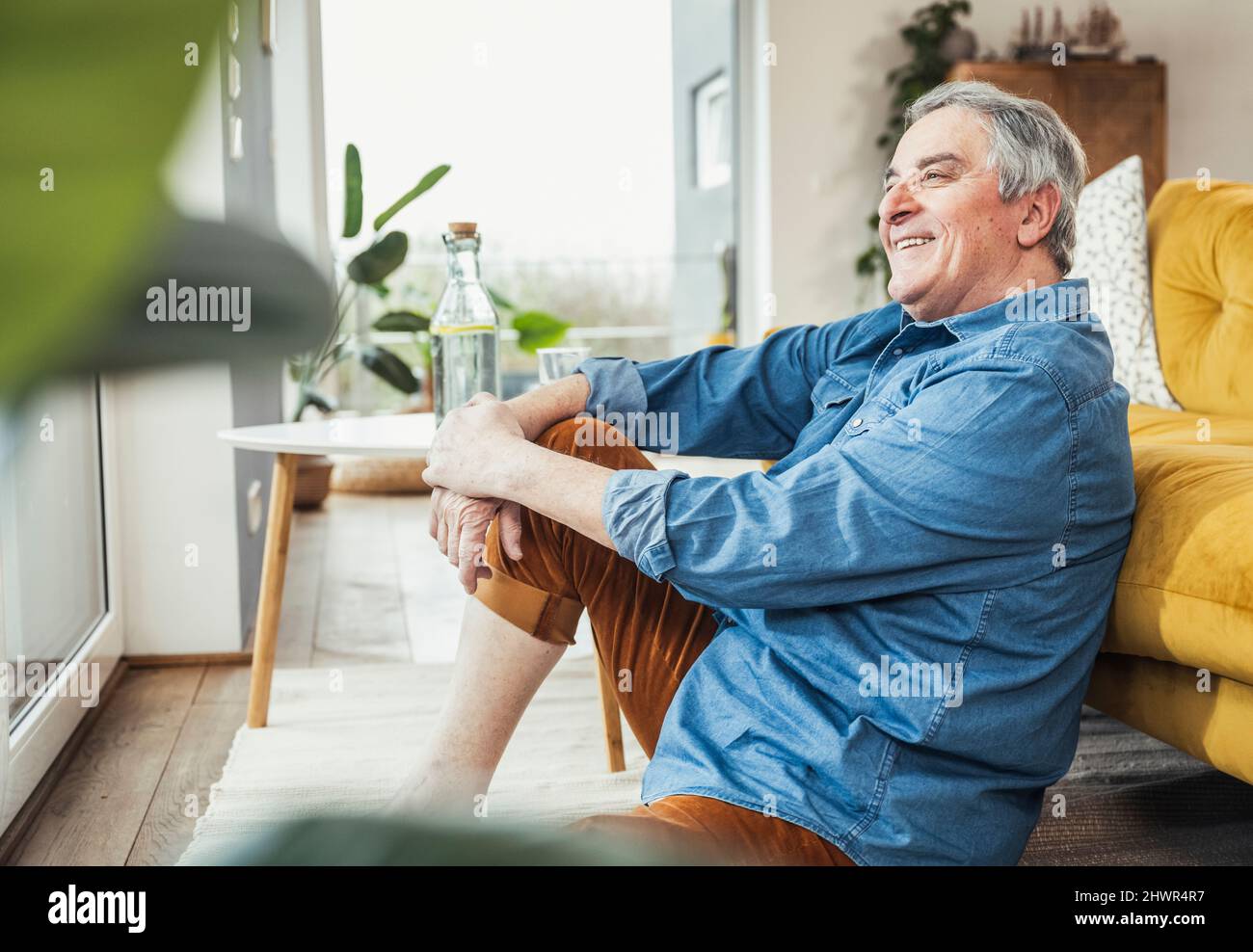 Happy senior man sitting sofa hi-res stock photography and images - Alamy