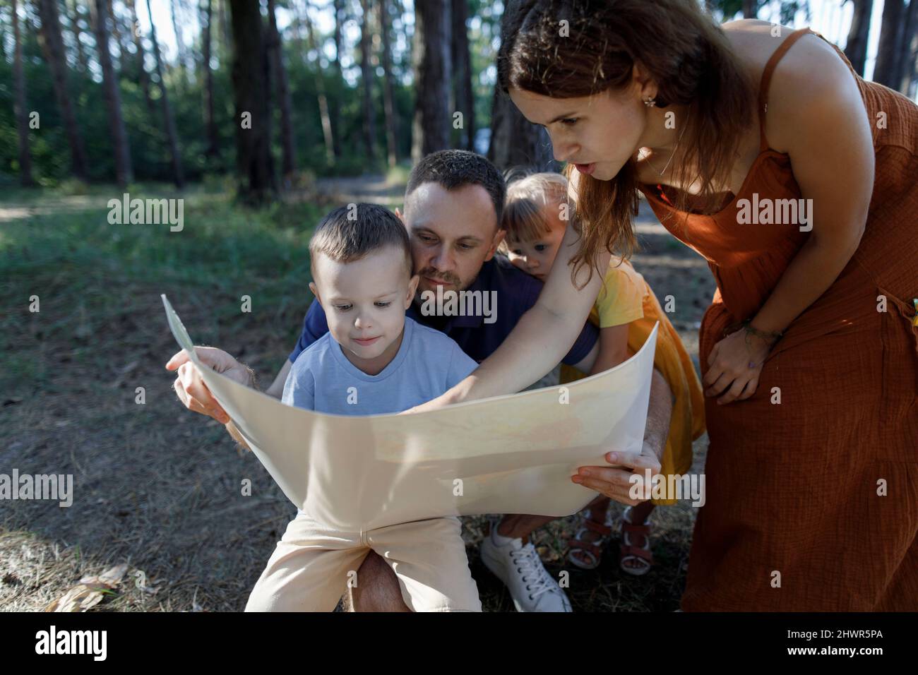 Children sitting map hi-res stock photography and images - Alamy