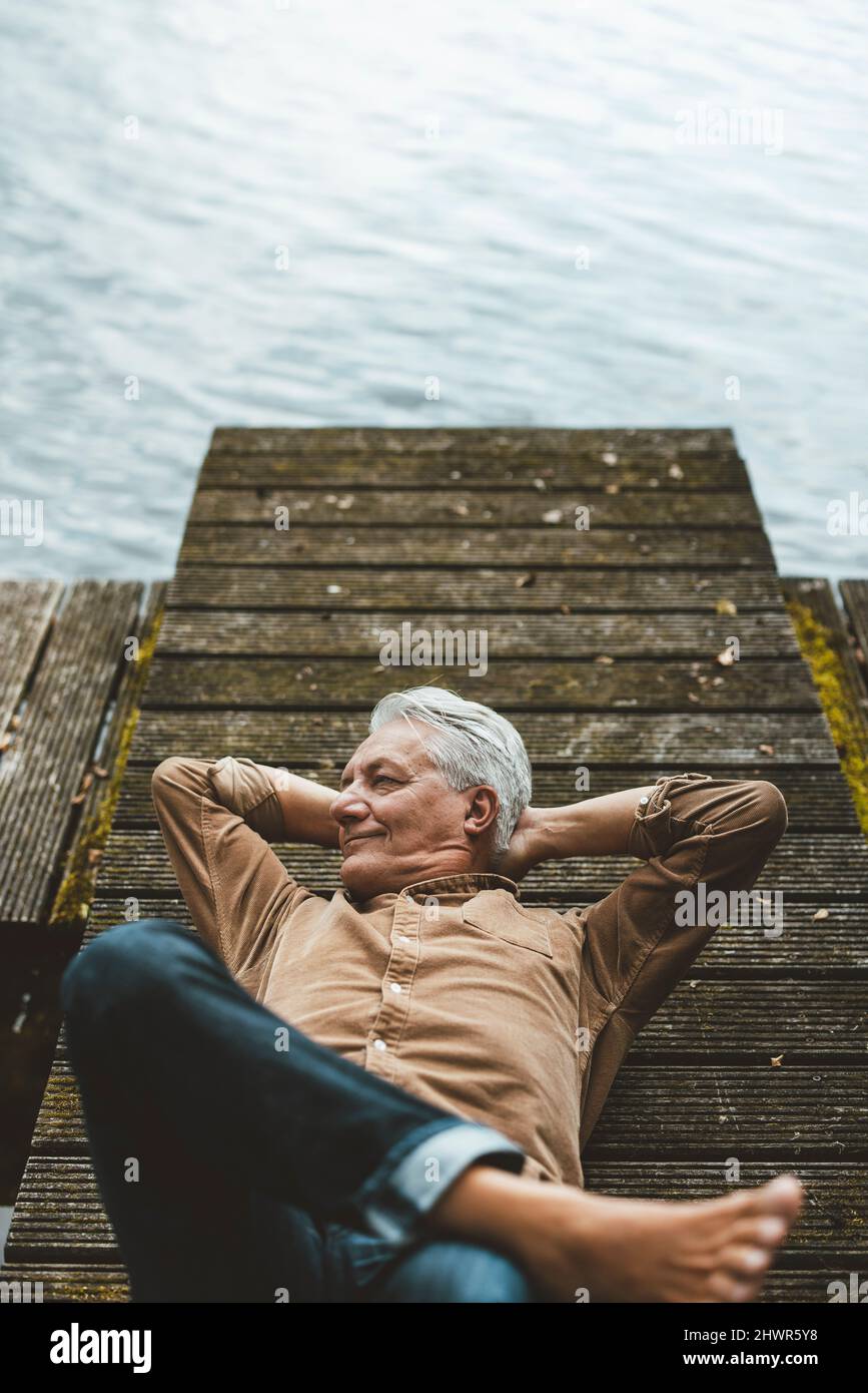 White hair man back of head hi-res stock photography and images - Alamy