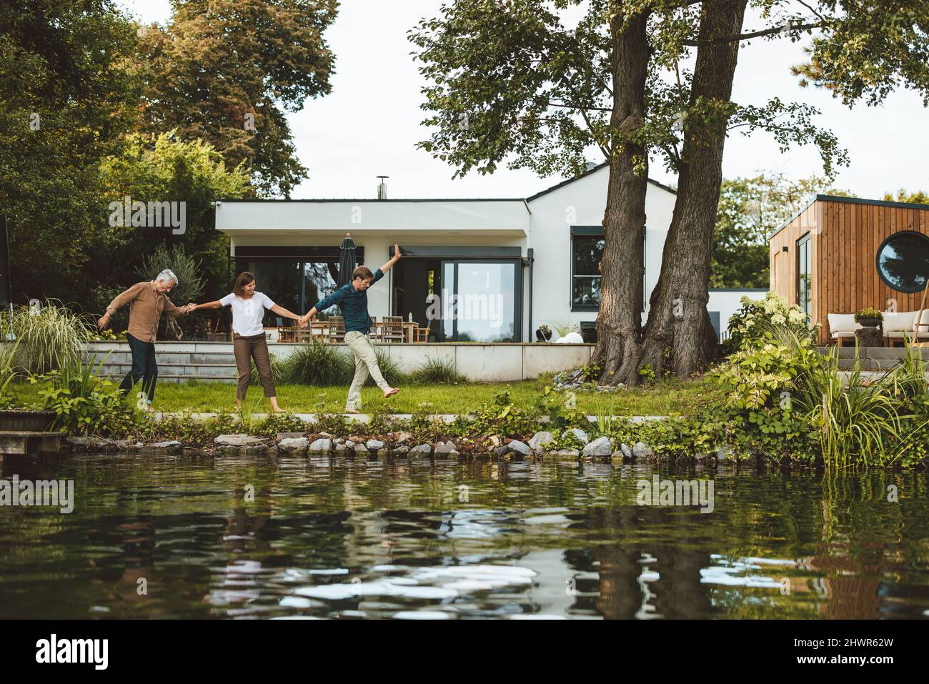 Family dancing outdoors hi-res stock photography and images - Alamy