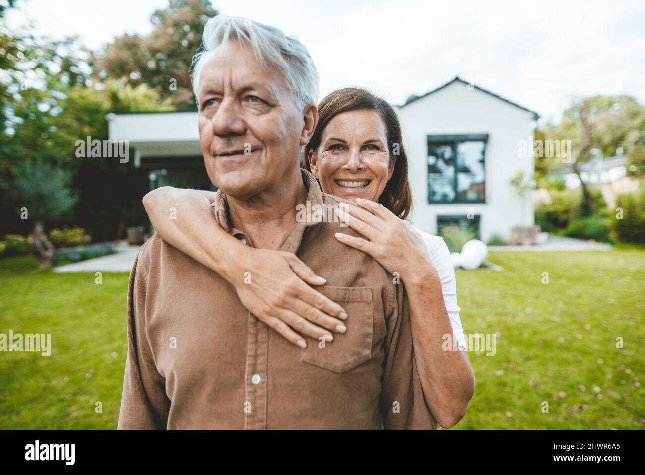 Man hugging woman from behind hi-res stock photography and images - Alamy