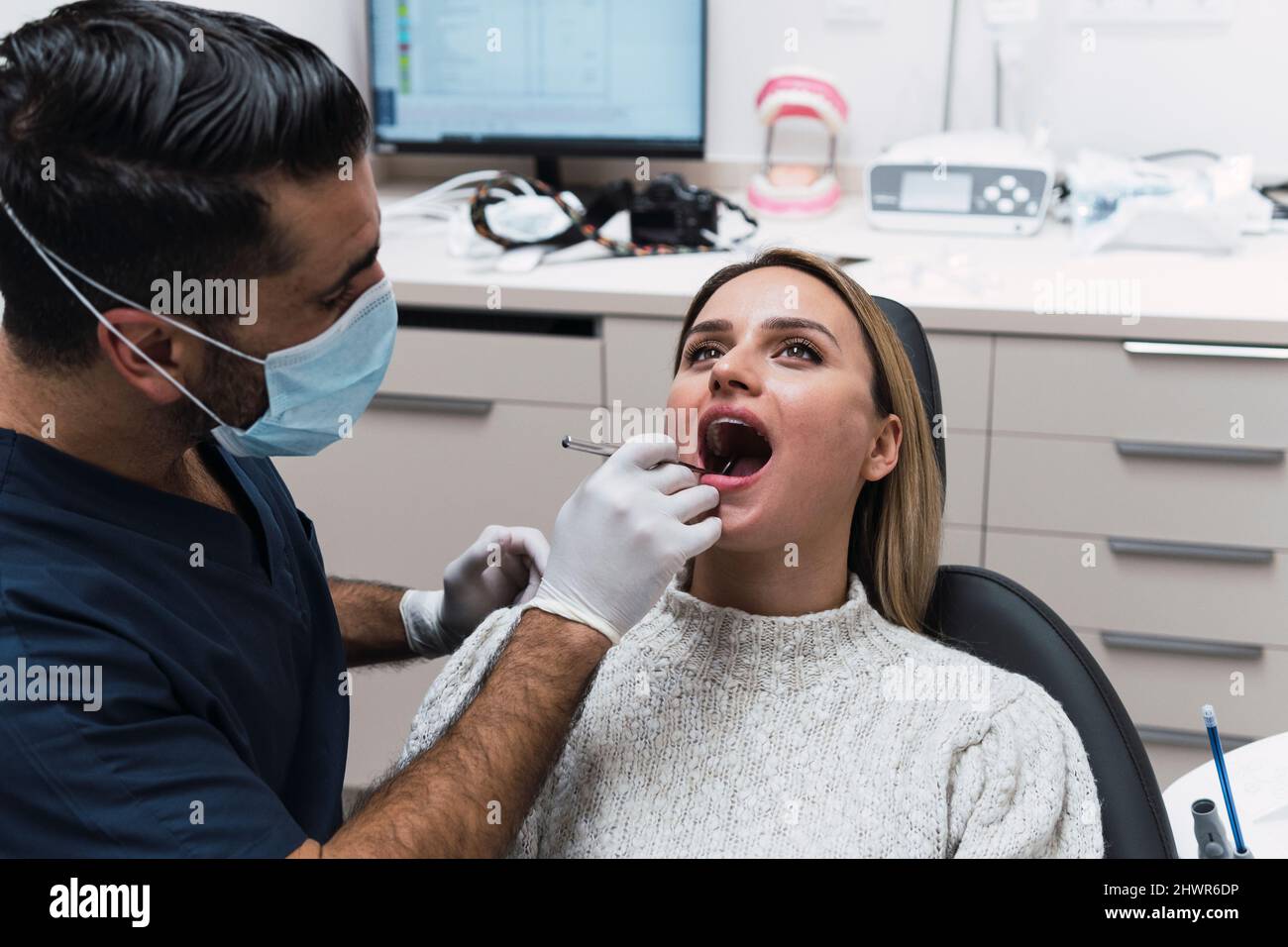 Cavity teeth dentist hi-res stock photography and images - Alamy
