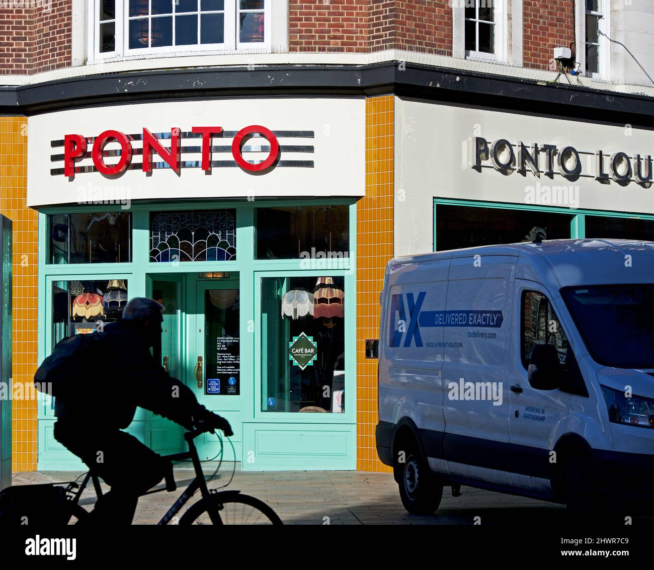 Cycling cafe uk hi-res stock photography and images - Alamy