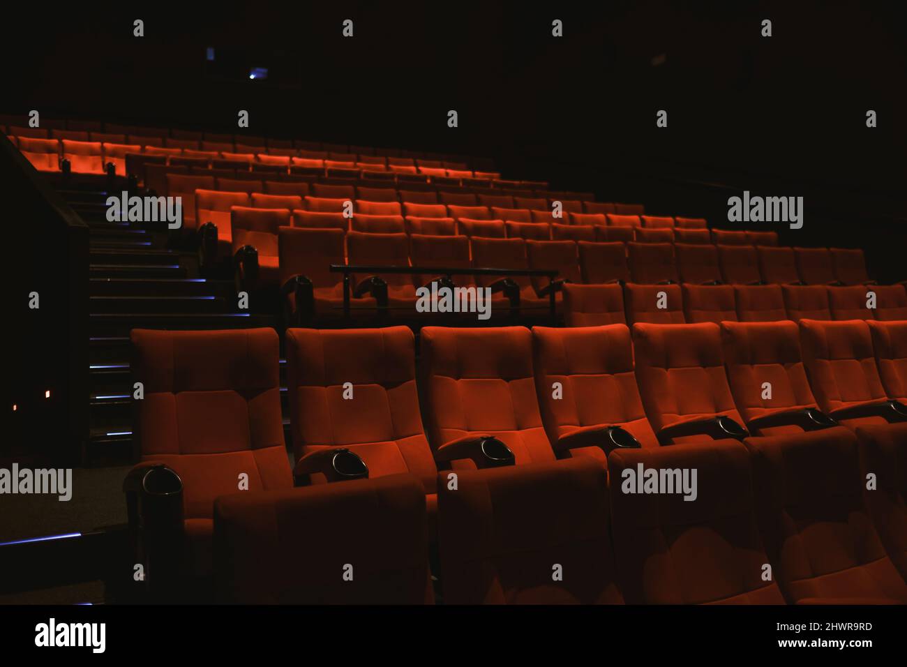 Cinema seats audience hi-res stock photography and images - Alamy