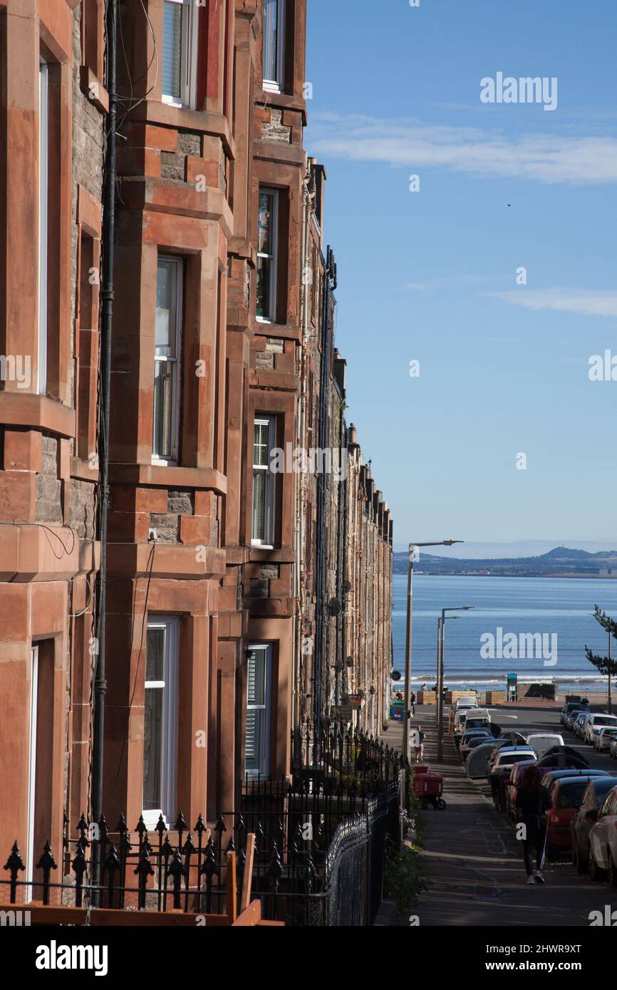 Portobello edinburgh houses hi-res stock photography and images - Alamy