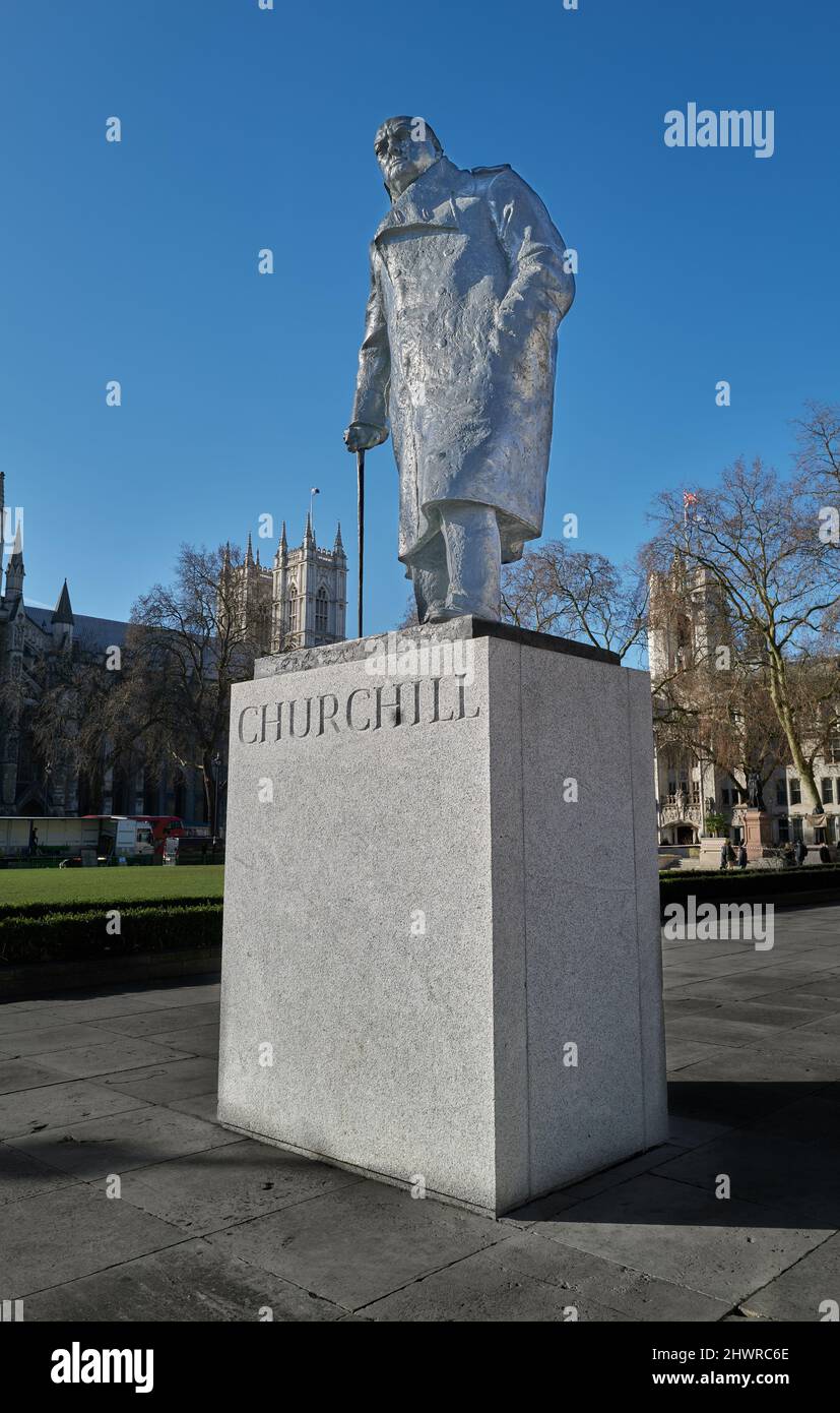 Statue of winston churchill in parliament square westminster lon hi-res ...
