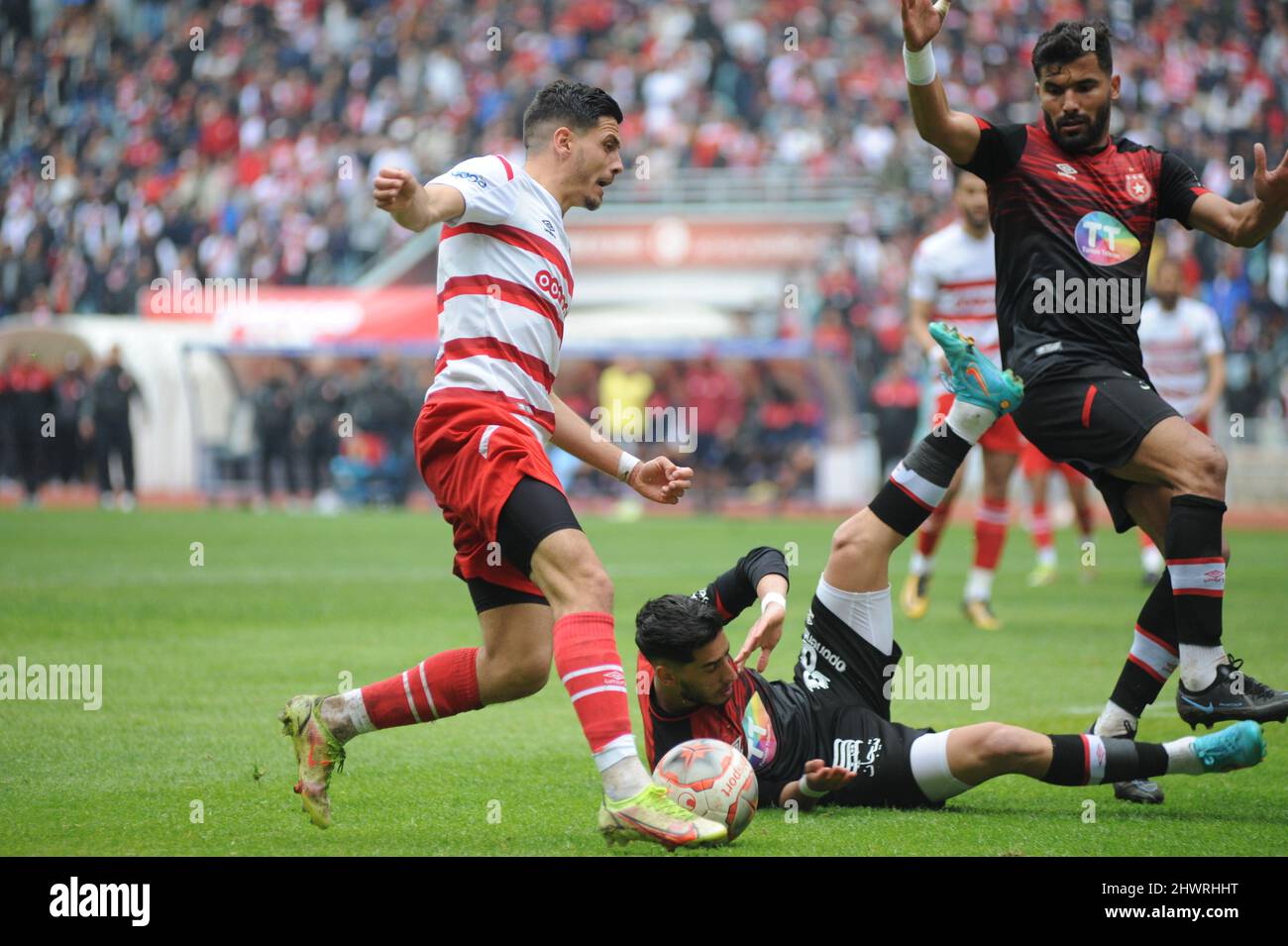 Rades, Tunisia. 7th Mar, 2022. Duel between Lary Azzouni(L) of Club ...