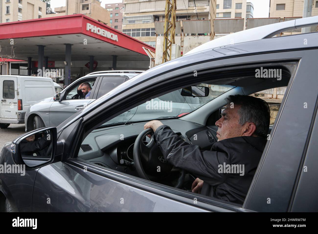 07 March 2022, Lebanon, Beirut: Cars line up in front of a local petrol ...