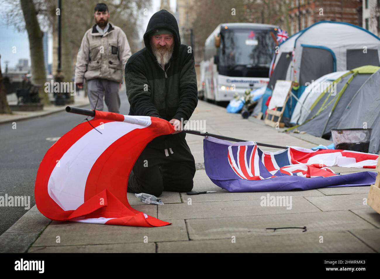 Fixing flags hi-res stock photography and images - Alamy