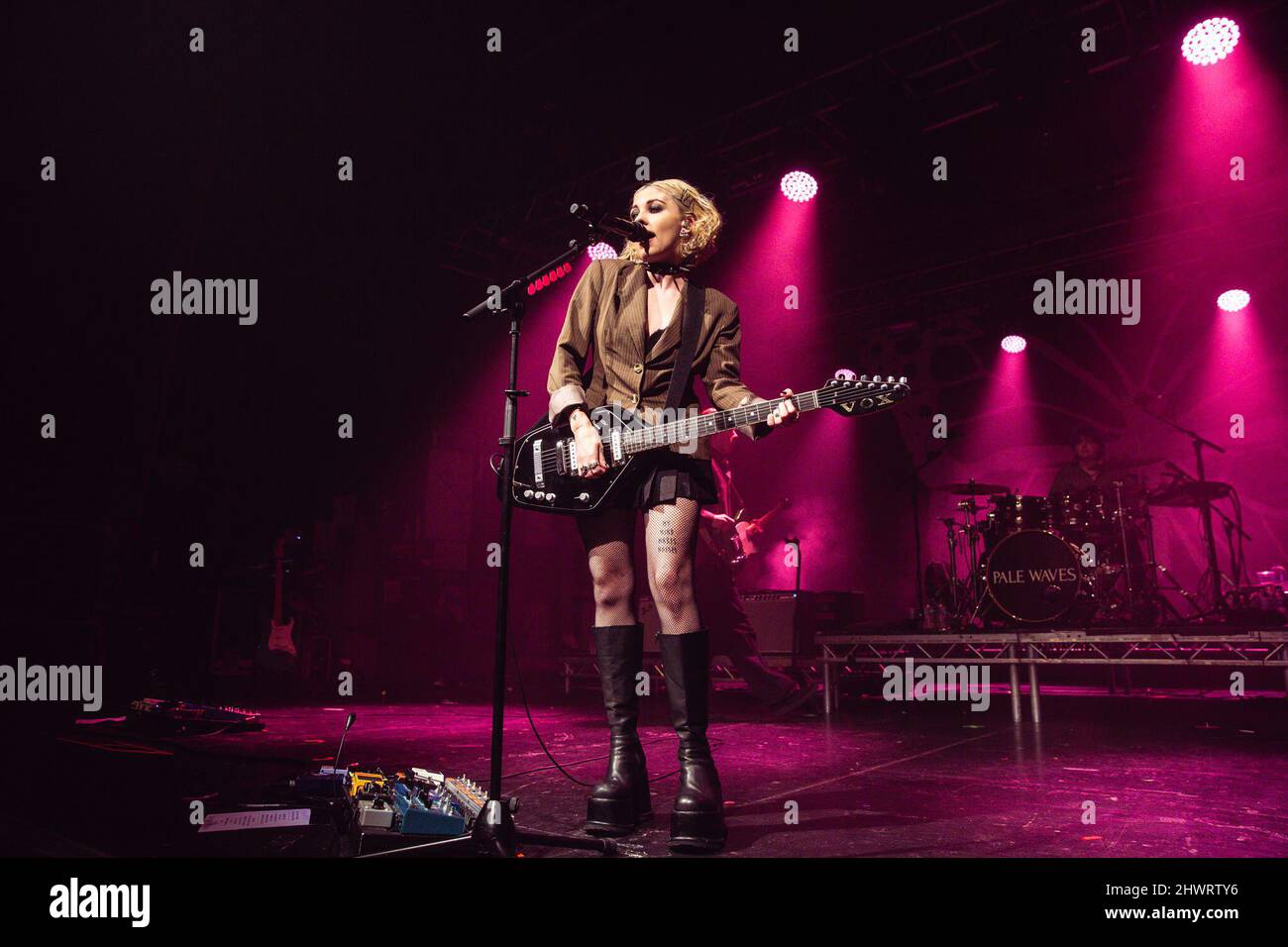 Pale waves band hi-res stock photography and images - Alamy