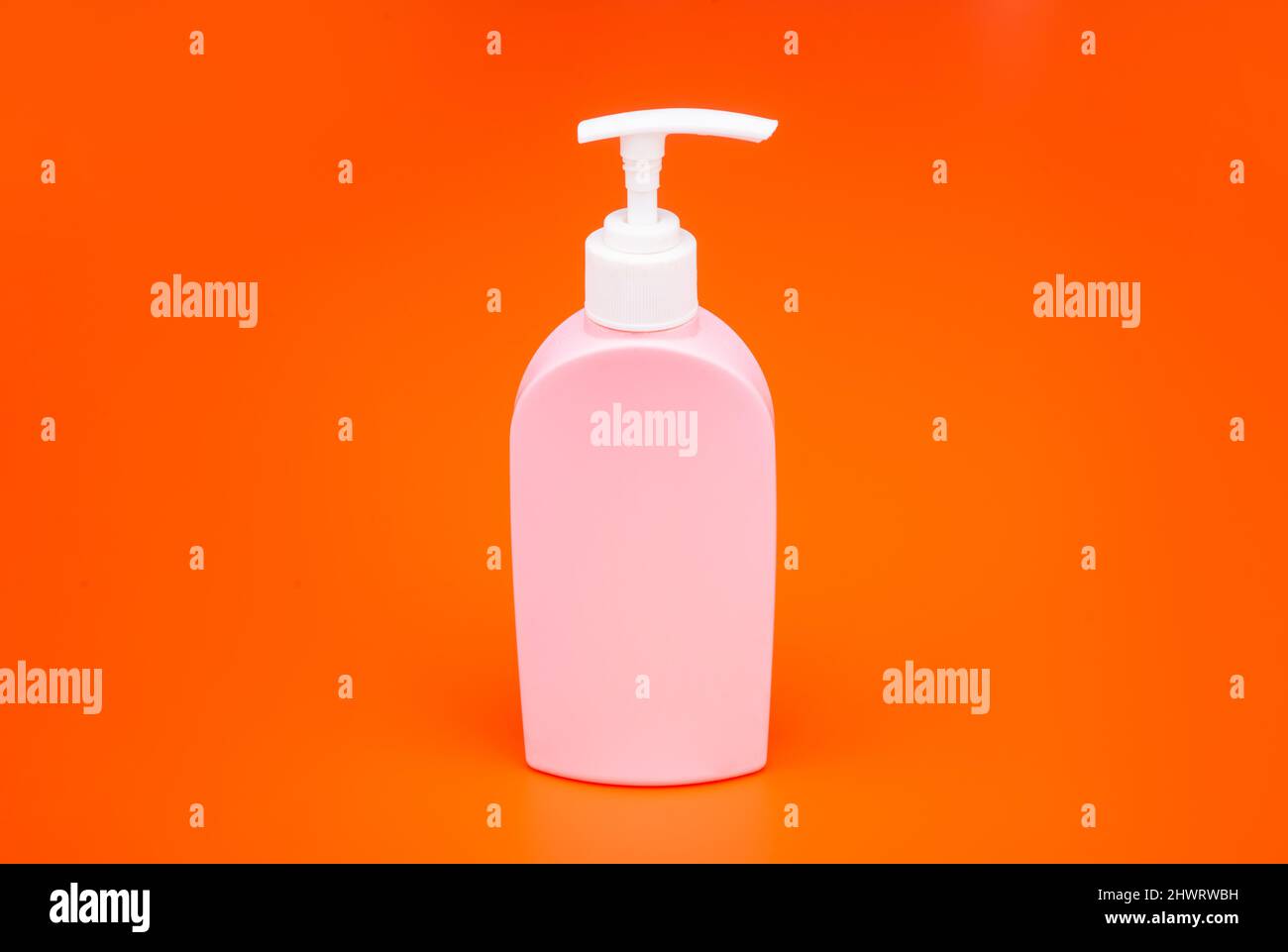 Refillable plastic liquid cosmetic packaging container Stock Photo - Alamy