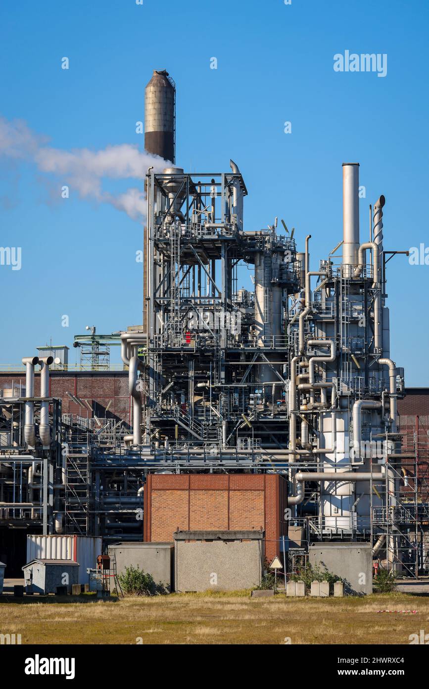 Hydrogen production electrolyzer hi-res stock photography and images ...