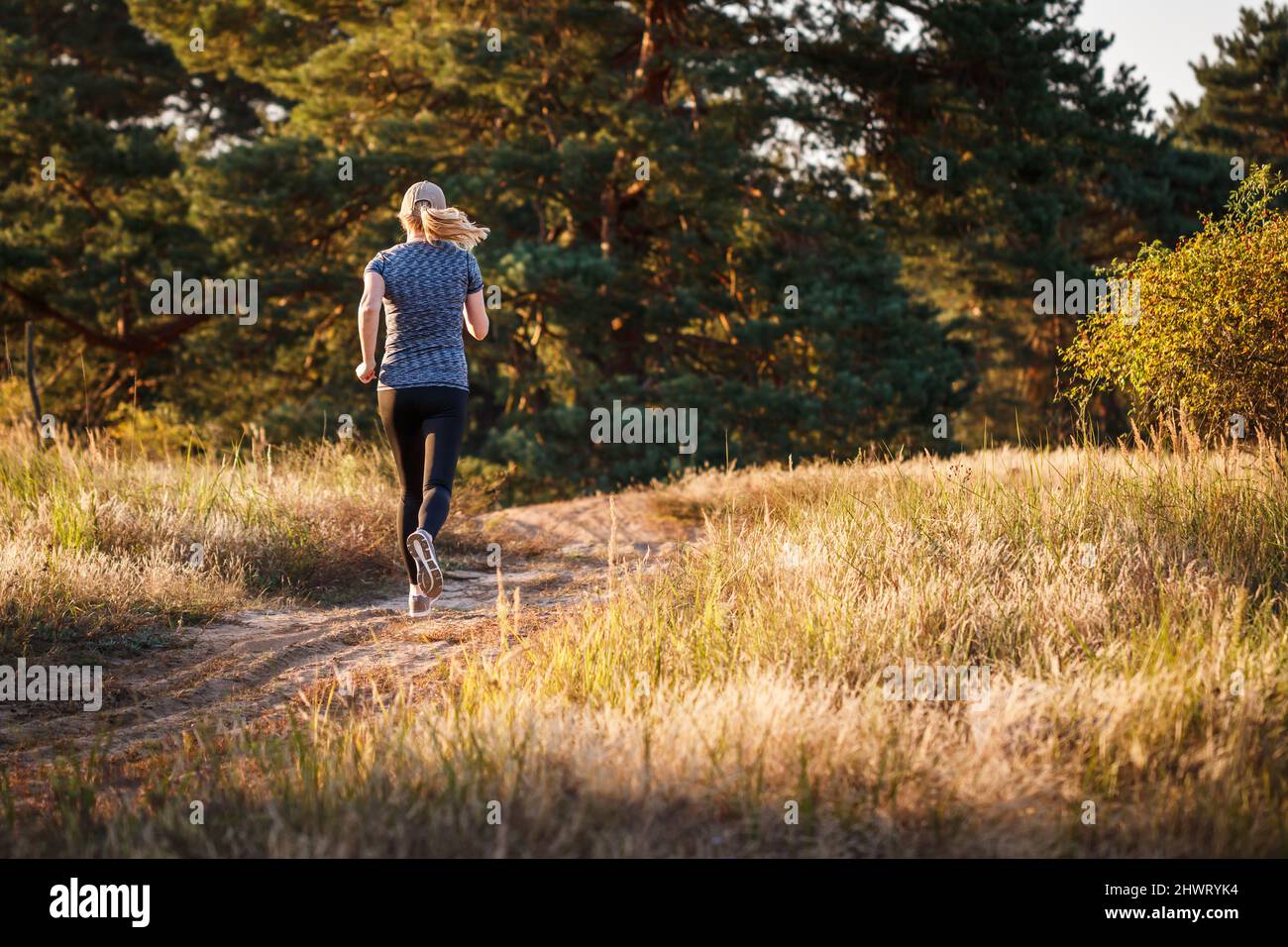 Muscular legs woman running hi-res stock photography and images - Alamy
