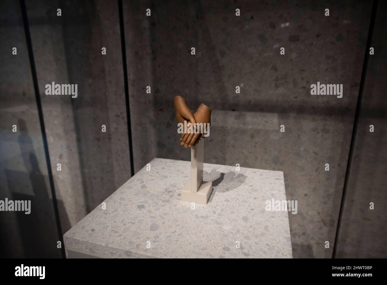 Fragment of an Egyptian statue depicting holding hands in the Neues ...