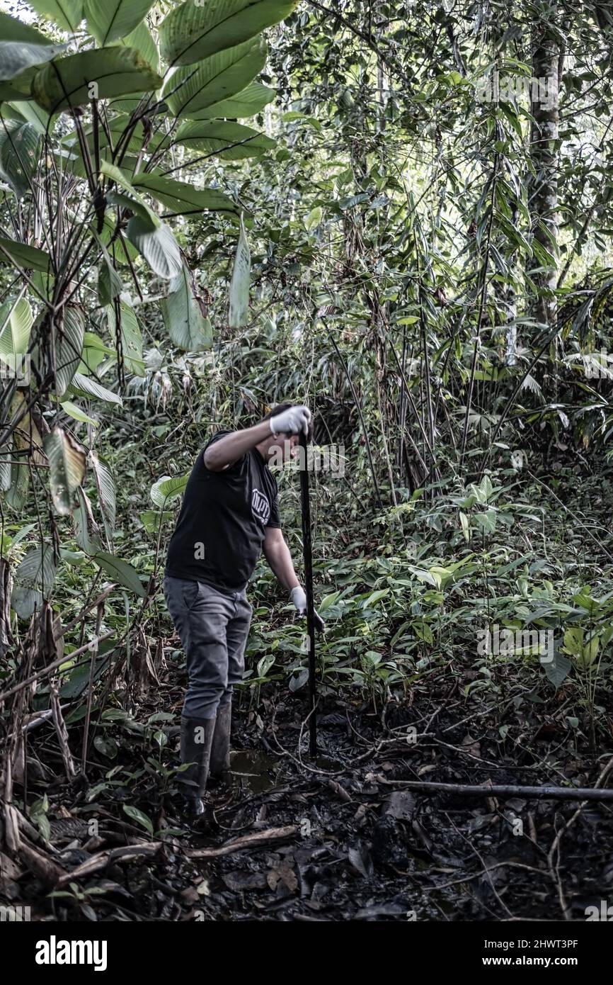 Oil, crude oil, pollution, Ecuador, Texaco, Chevron, sick people ...