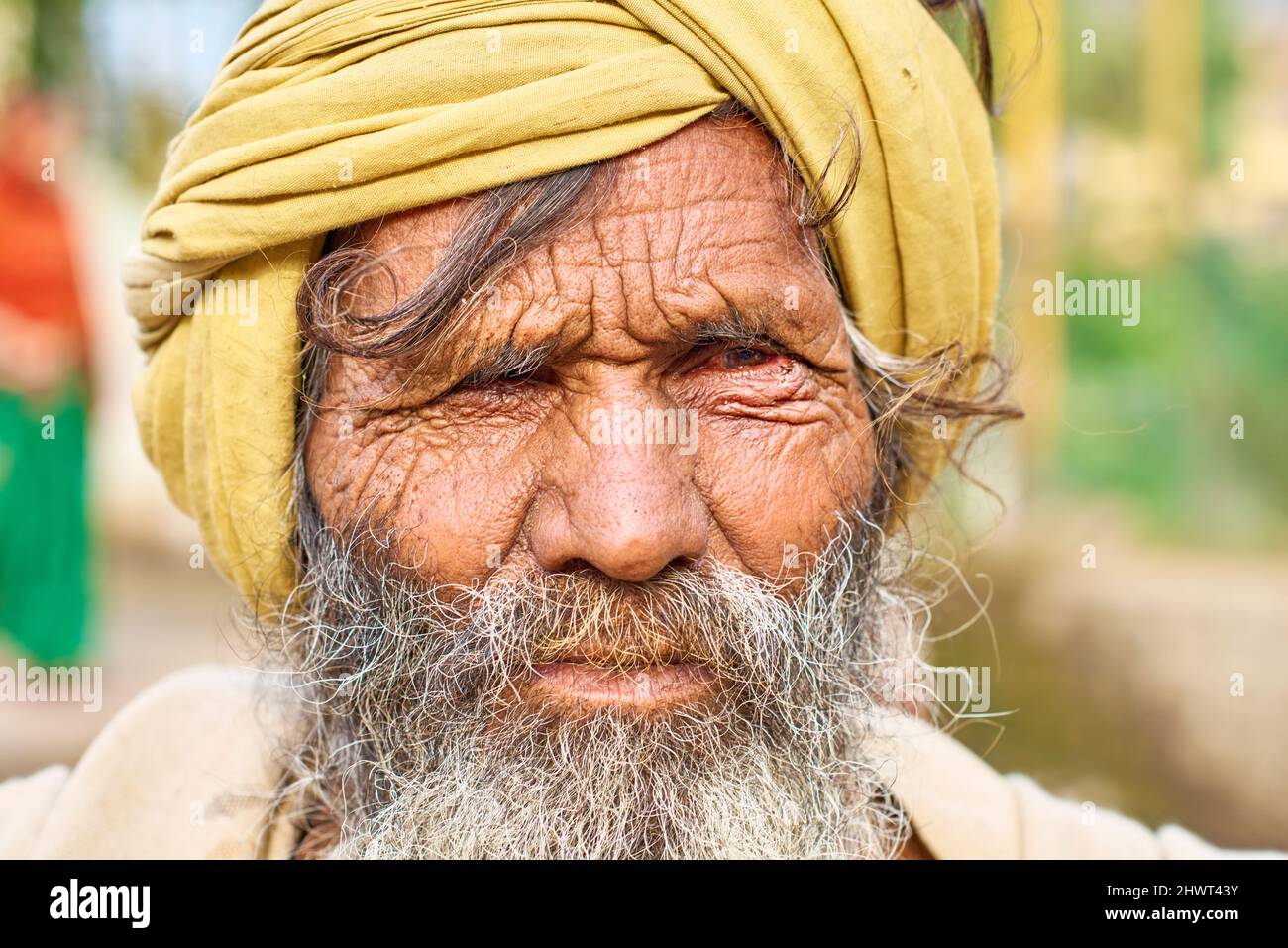 Happy india man hi-res stock photography and images - Alamy