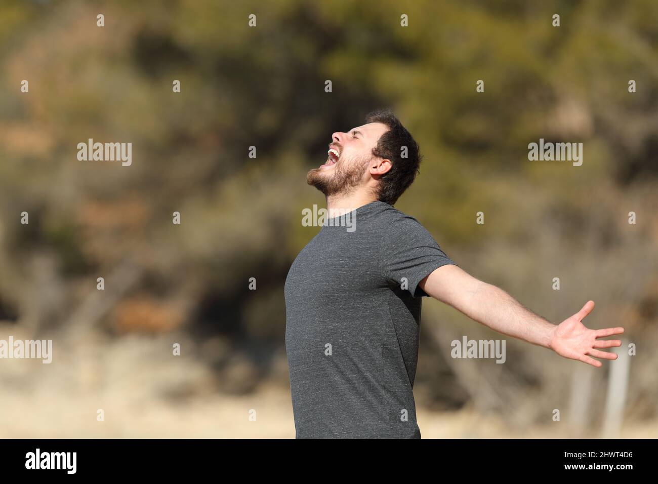 Man screaming side view hi-res stock photography and images - Alamy