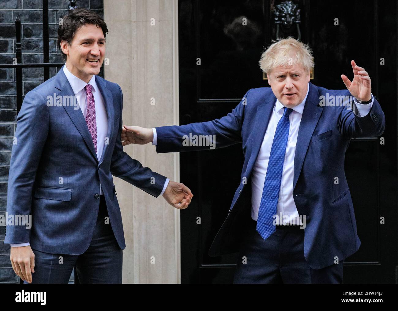 Trudeau waving hi-res stock photography and images - Alamy