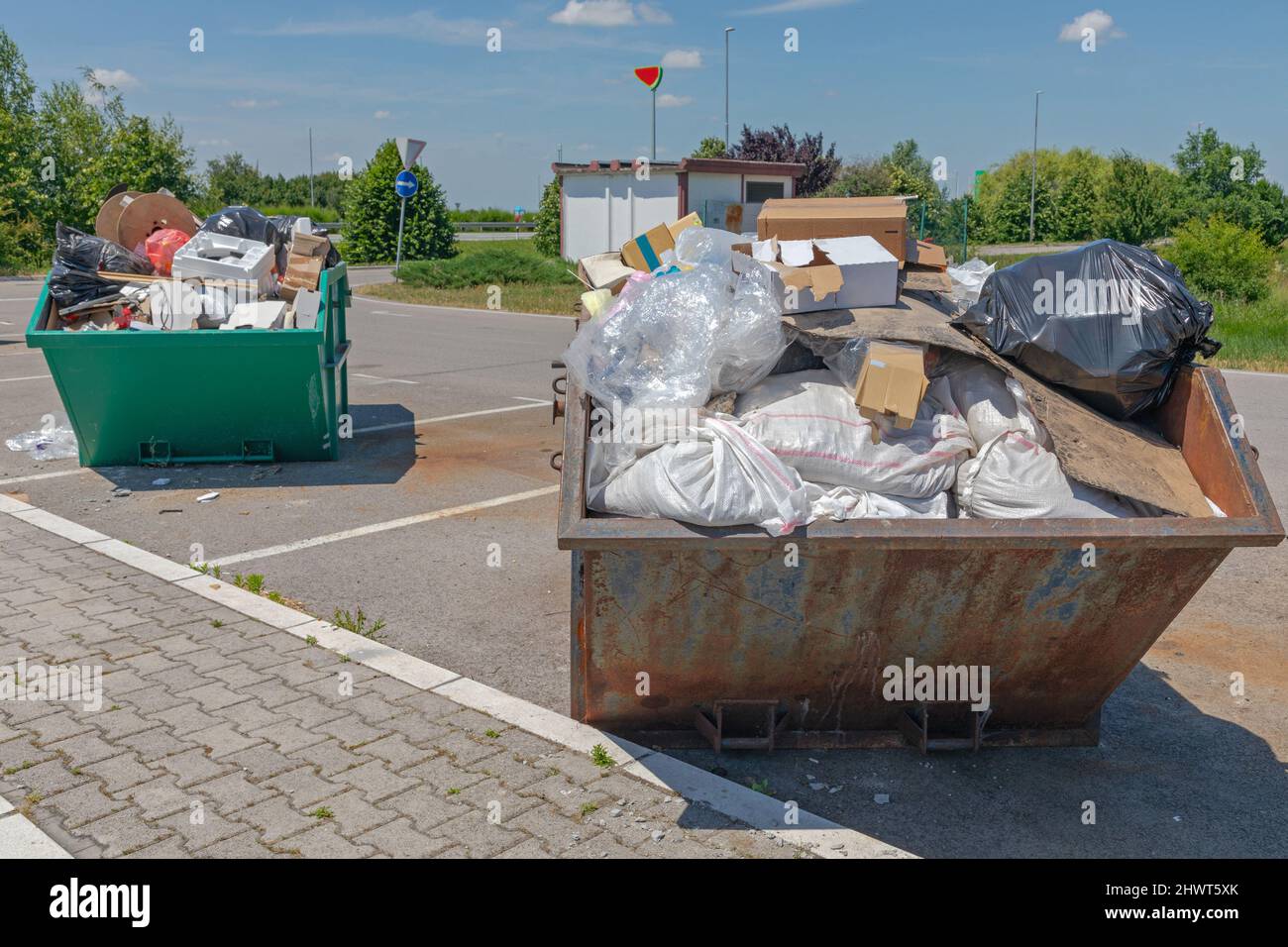 Overloaded skip hi-res stock photography and images - Alamy