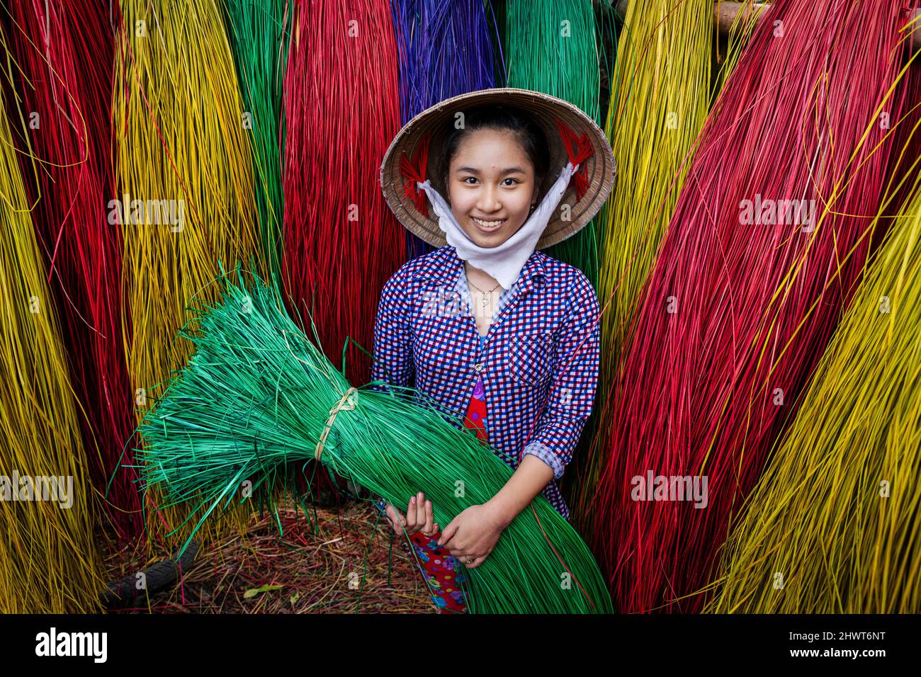Vietnamese women drying traditional vietnam mats in the old traditional ...