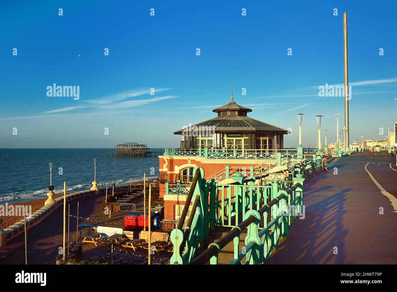 The Brighton Seafront deserted early morning Stock Photo - Alamy