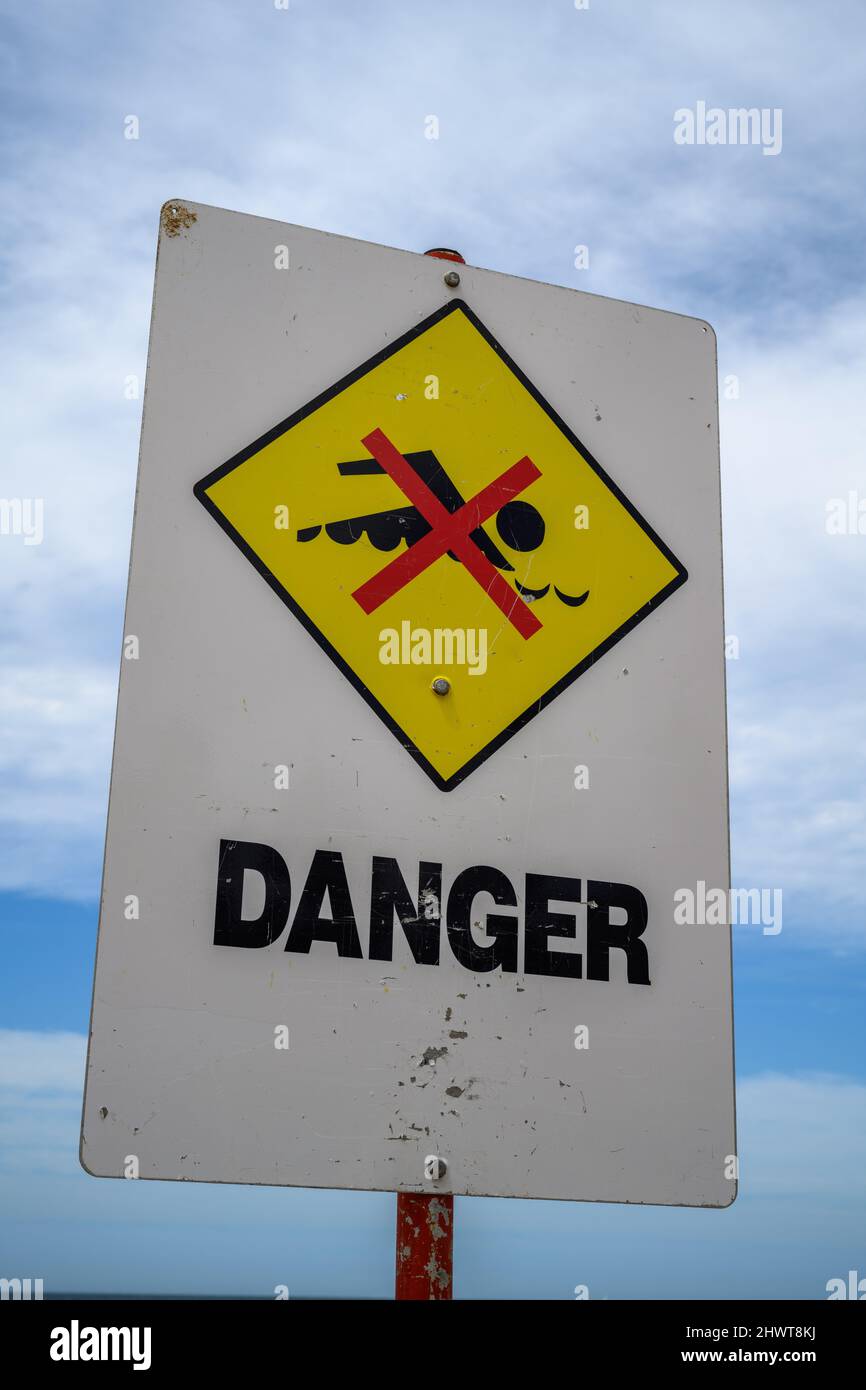Yellow beach closed sign Stock Photo - Alamy