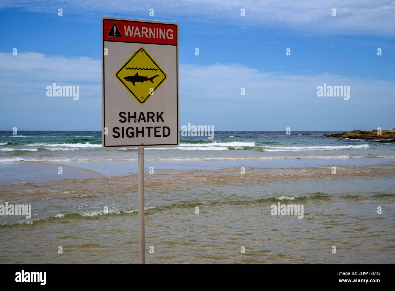 Shark warning sign australia hi-res stock photography and images - Alamy