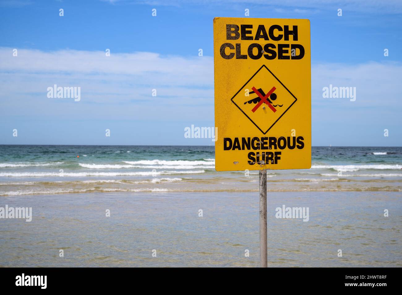 Yellow beach closed sign Stock Photo - Alamy