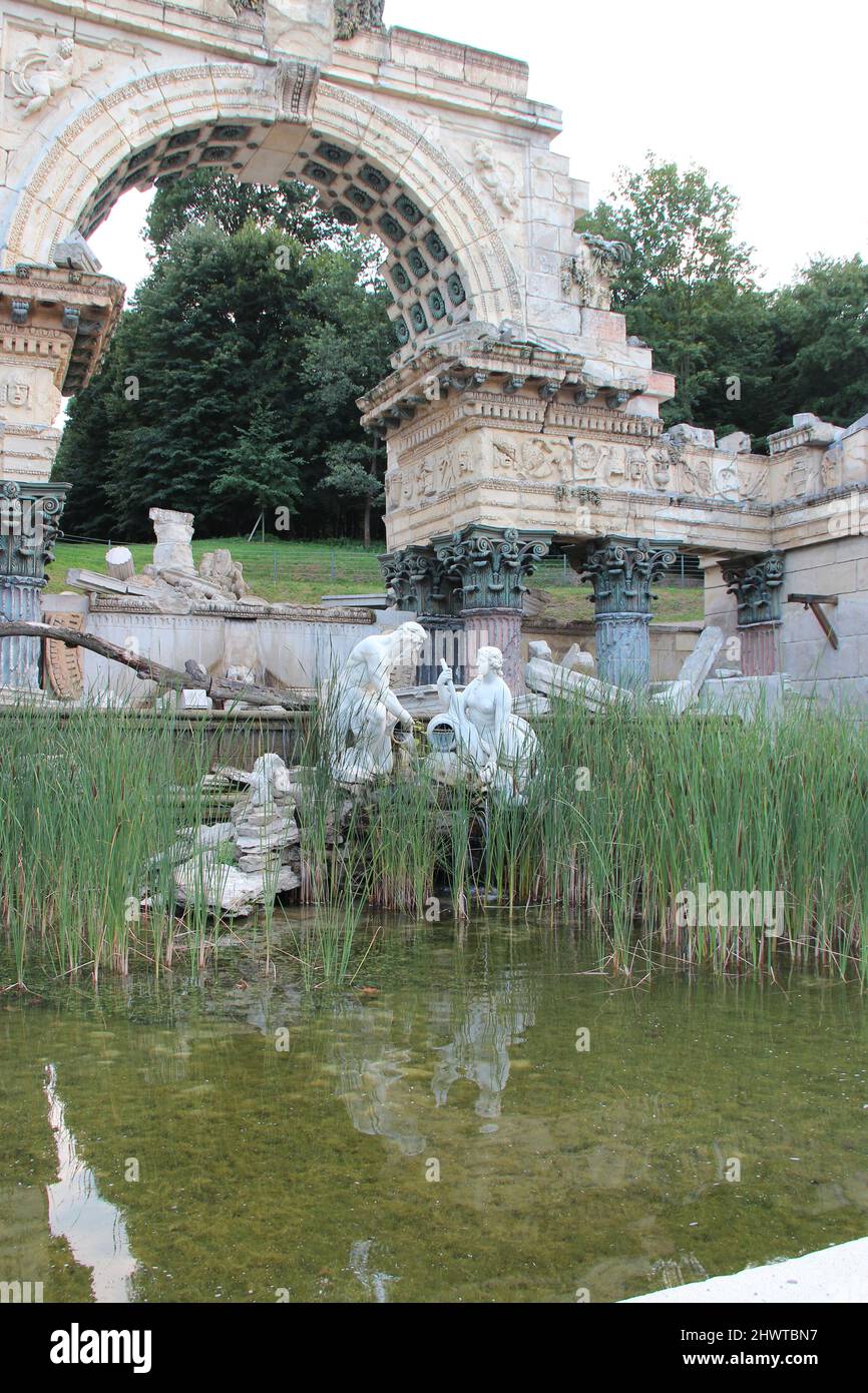 Schonbrunn roman ruins hi-res stock photography and images - Alamy