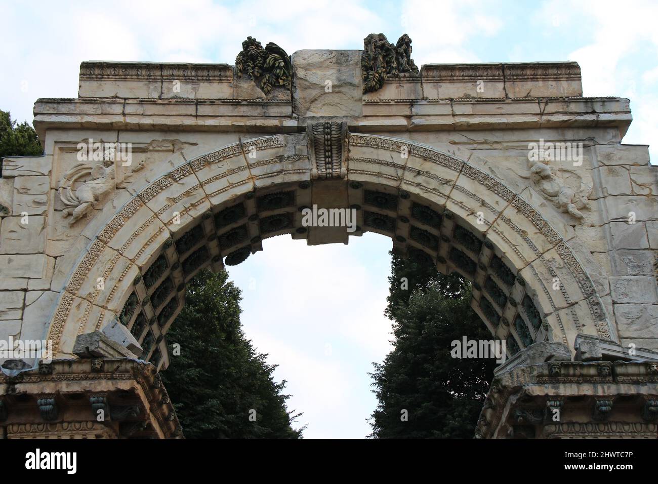 pond (roman ruins) at schönbrunn in vienna (austria Stock Photo - Alamy