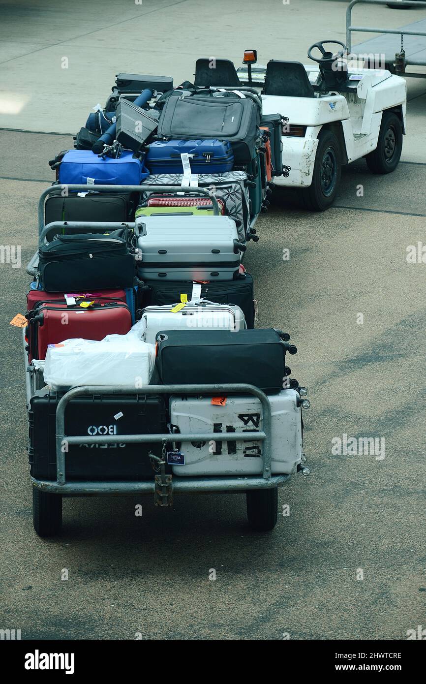 Baggage aircraft handler hi-res stock photography and images - Alamy