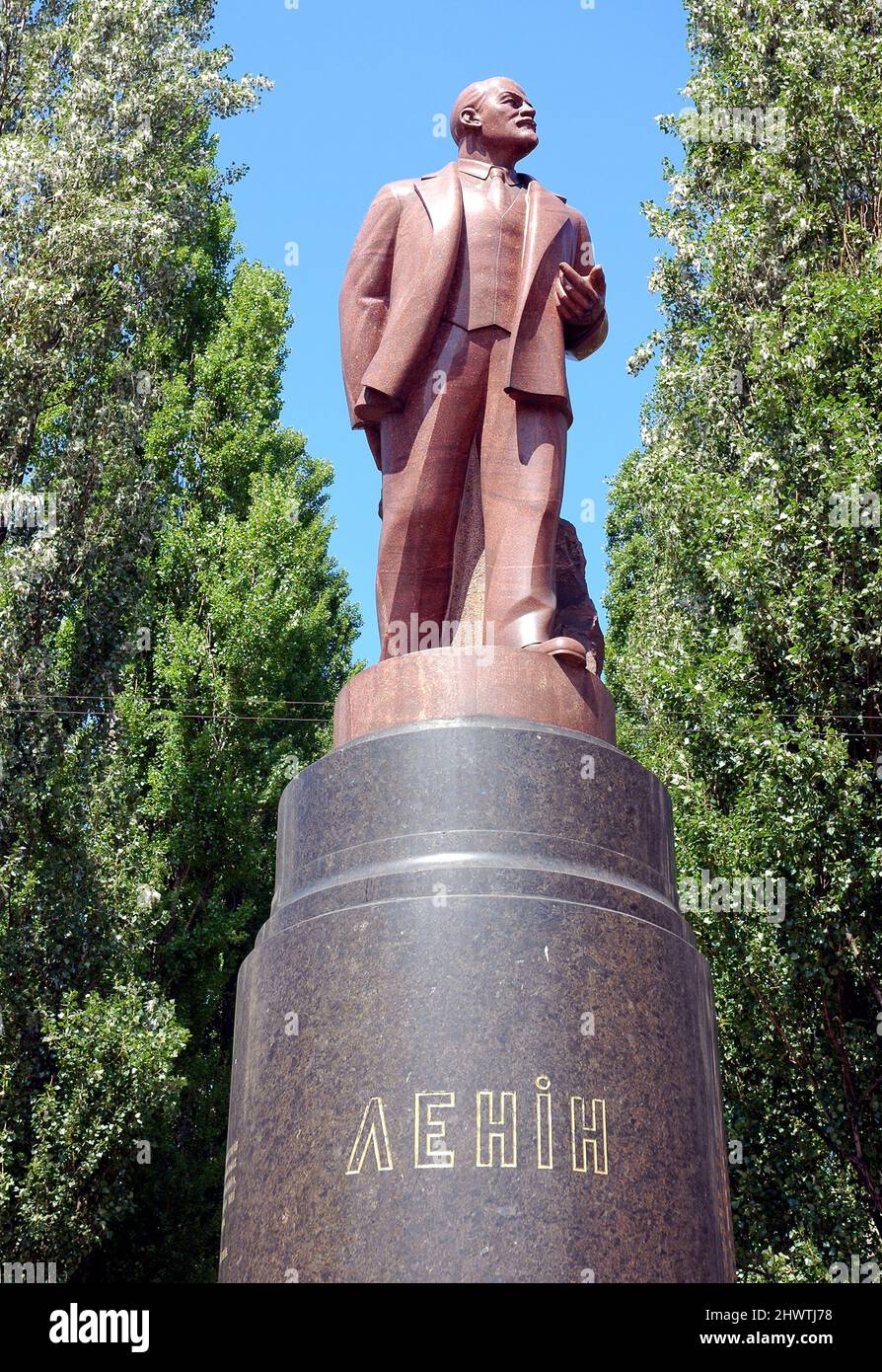 Kyiv or Kiev, Ukraine: Vladimir Lenin monument at the intersection of ...