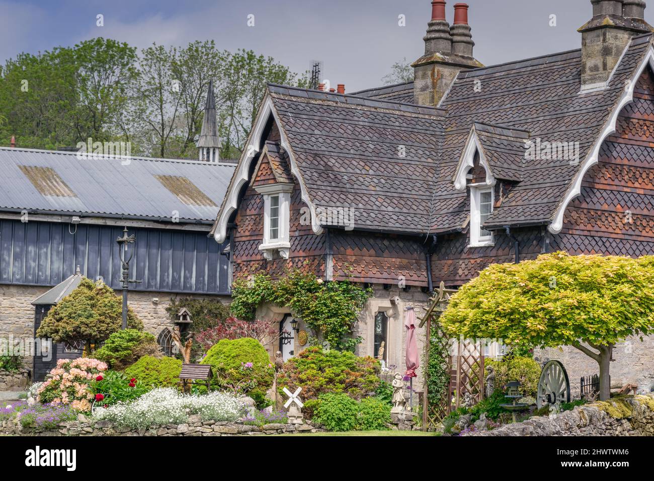 Cozy old wooden house with garden, Ilam Dovedale, UK Stock Photo - Alamy