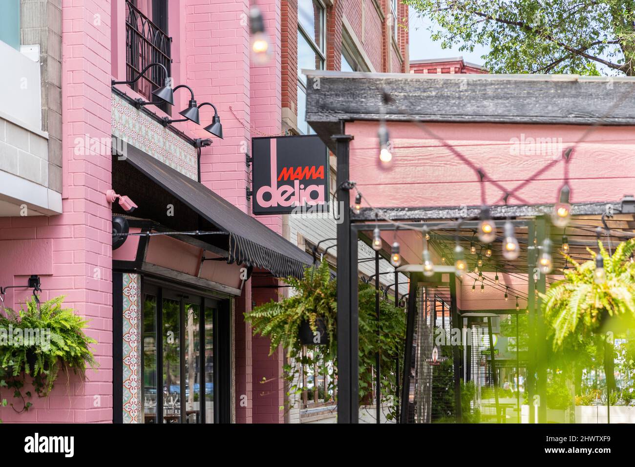 Mama Delia is a trendy Spanish restaurant in the Wicker Park ...