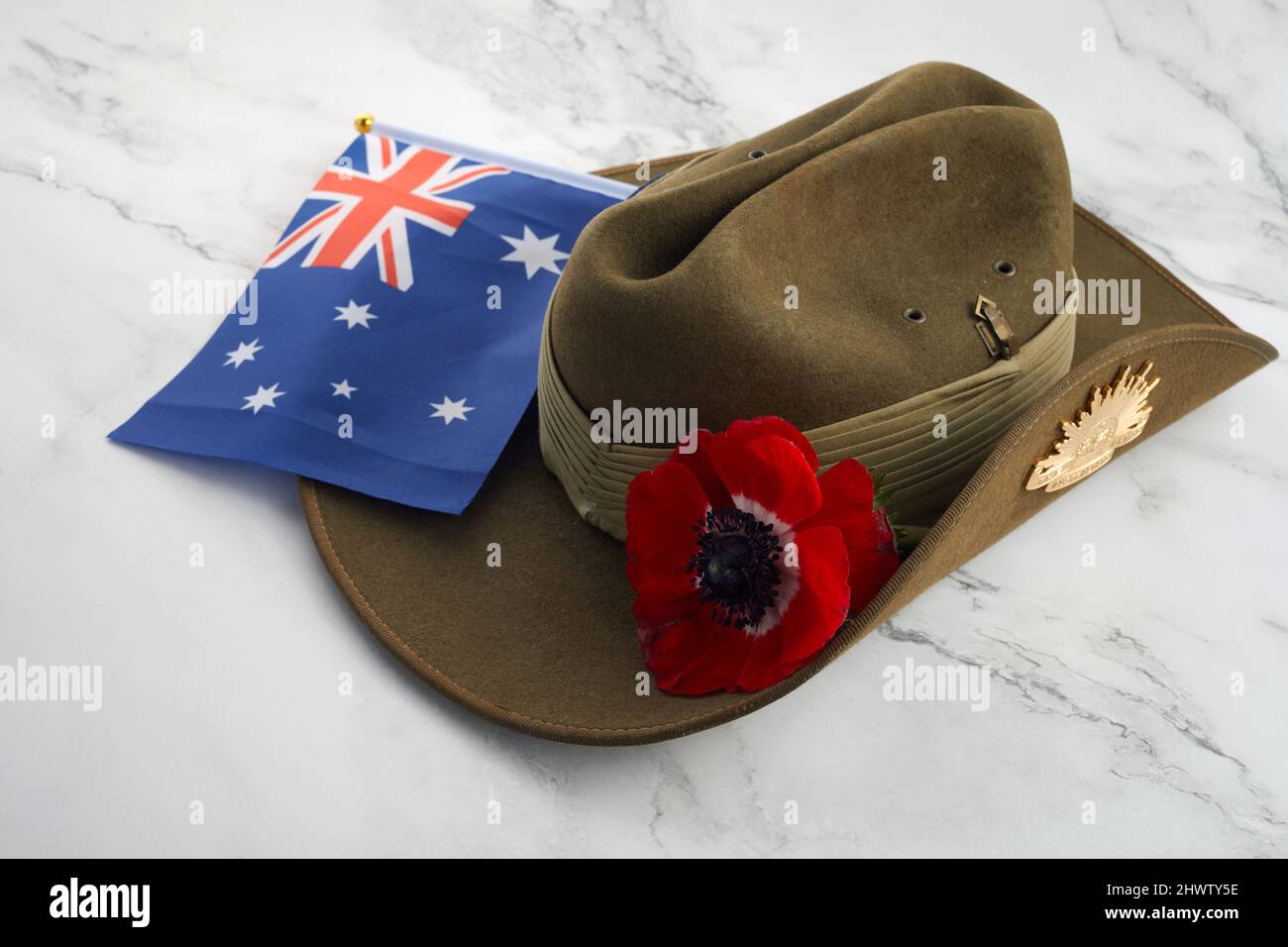 Anzac army slouch hat with Australian Flag and Poppy on stone ...
