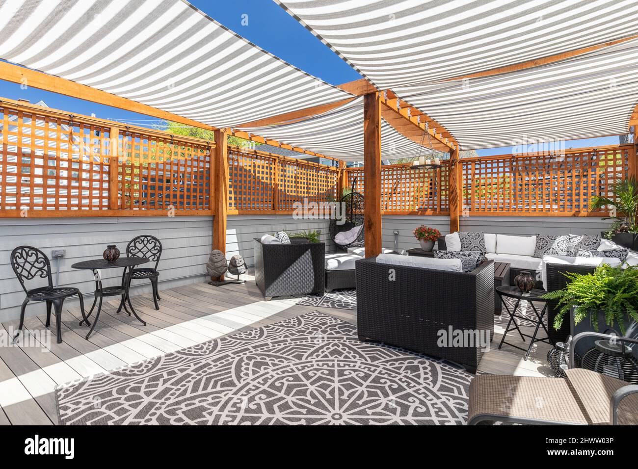 Peaking fence hi-res stock photography and images - Alamy