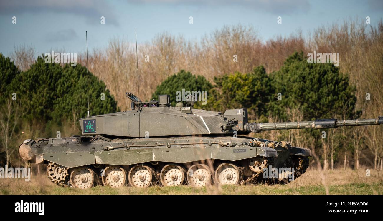 British army FV4034 Challenger 2 main battle tank in action on a ...