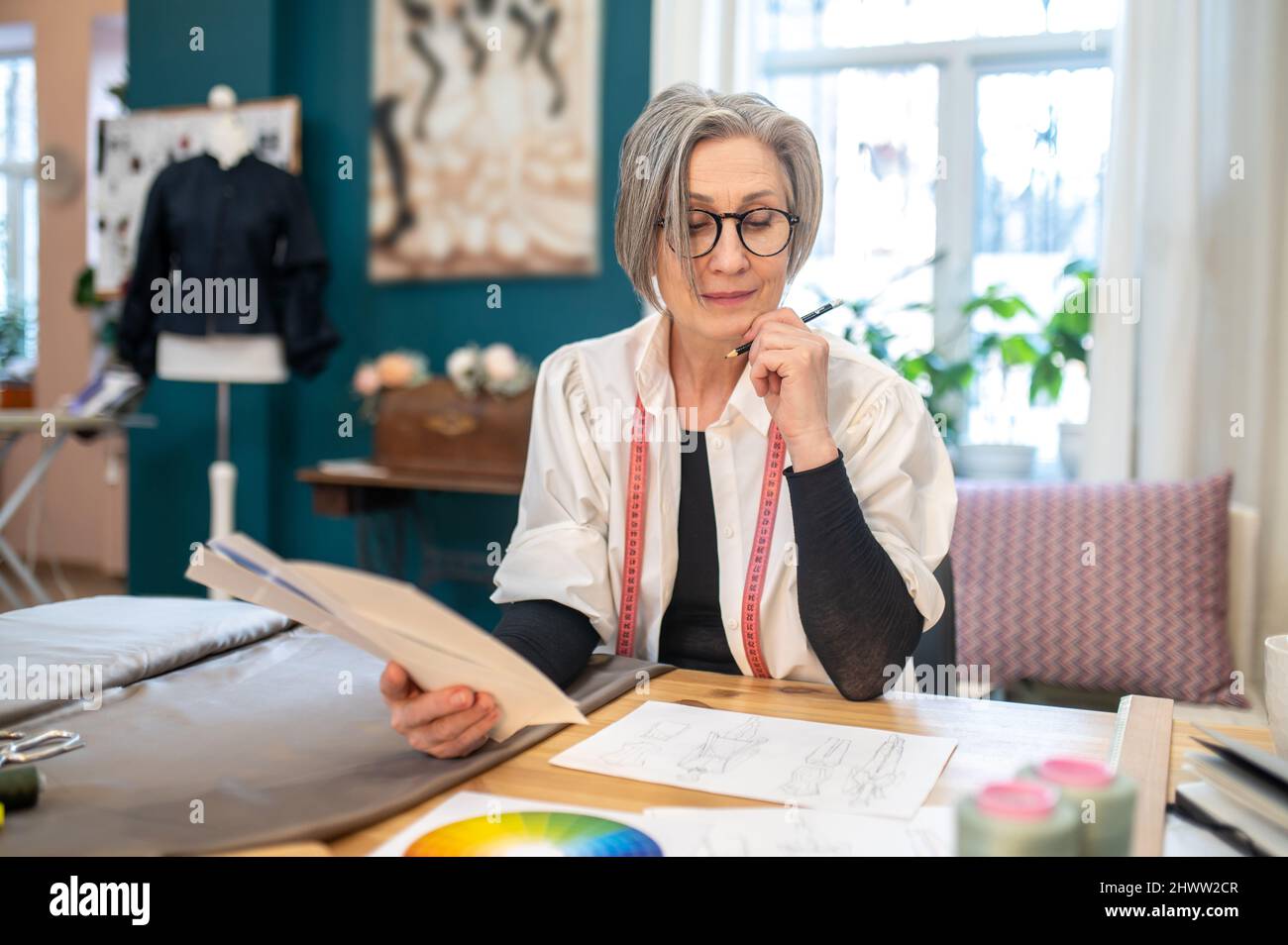 Woman messy thoughts hi-res stock photography and images - Alamy